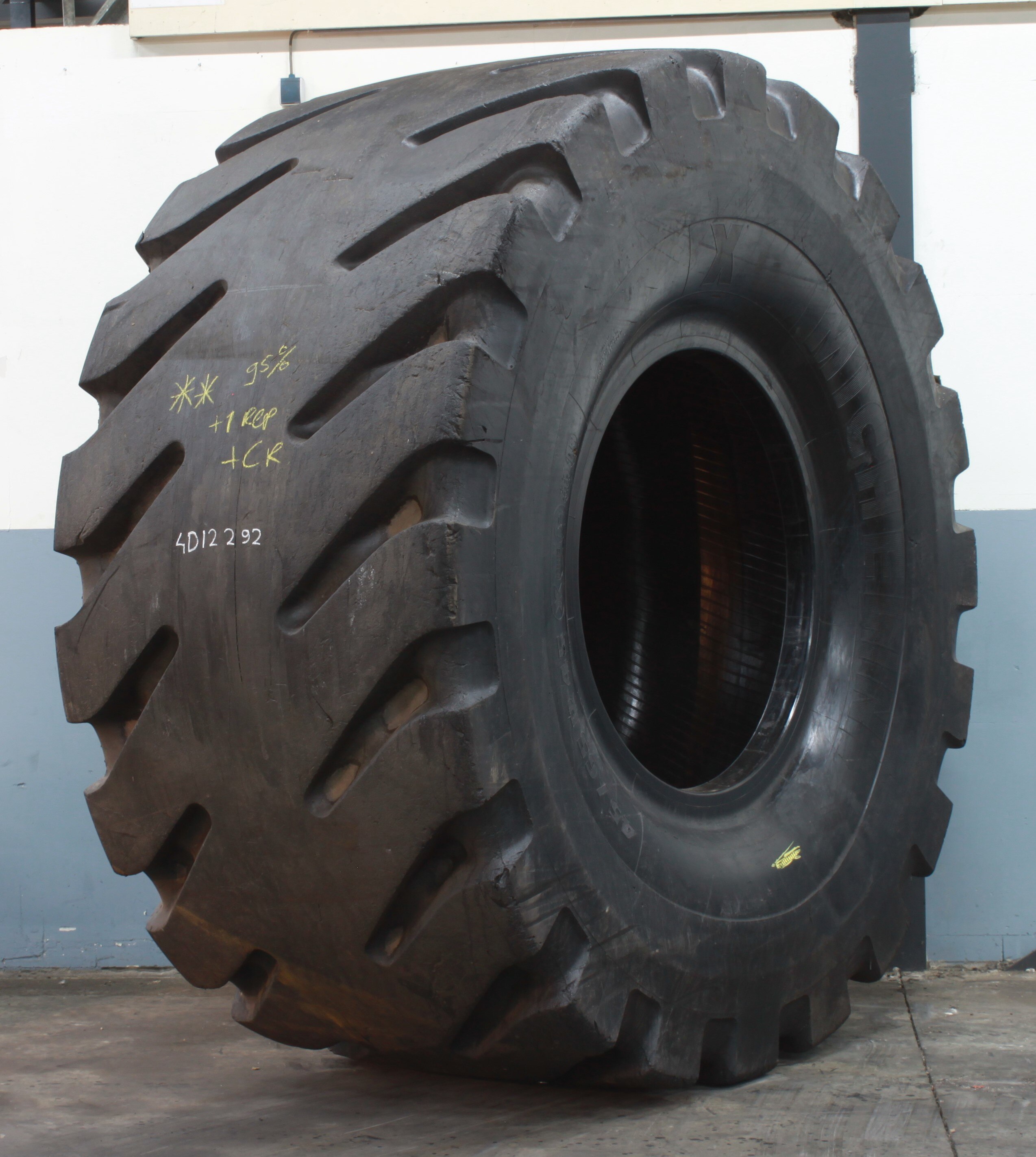 45/65R45 USED MICHELIN X MINE D2 ** L-5 TL 105MM 91% 4D12-292 1X REP ...