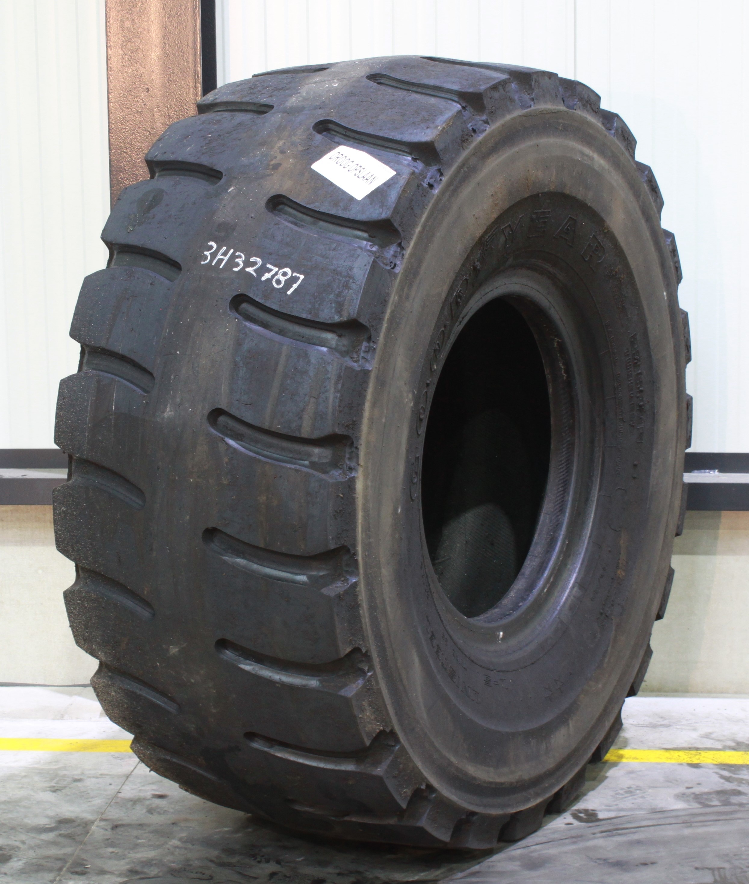 23.5R25 USED GOODYEAR RL-5K ** L-5 TL 18MM 23% 3H3-2787 REGROOVED | Heuver