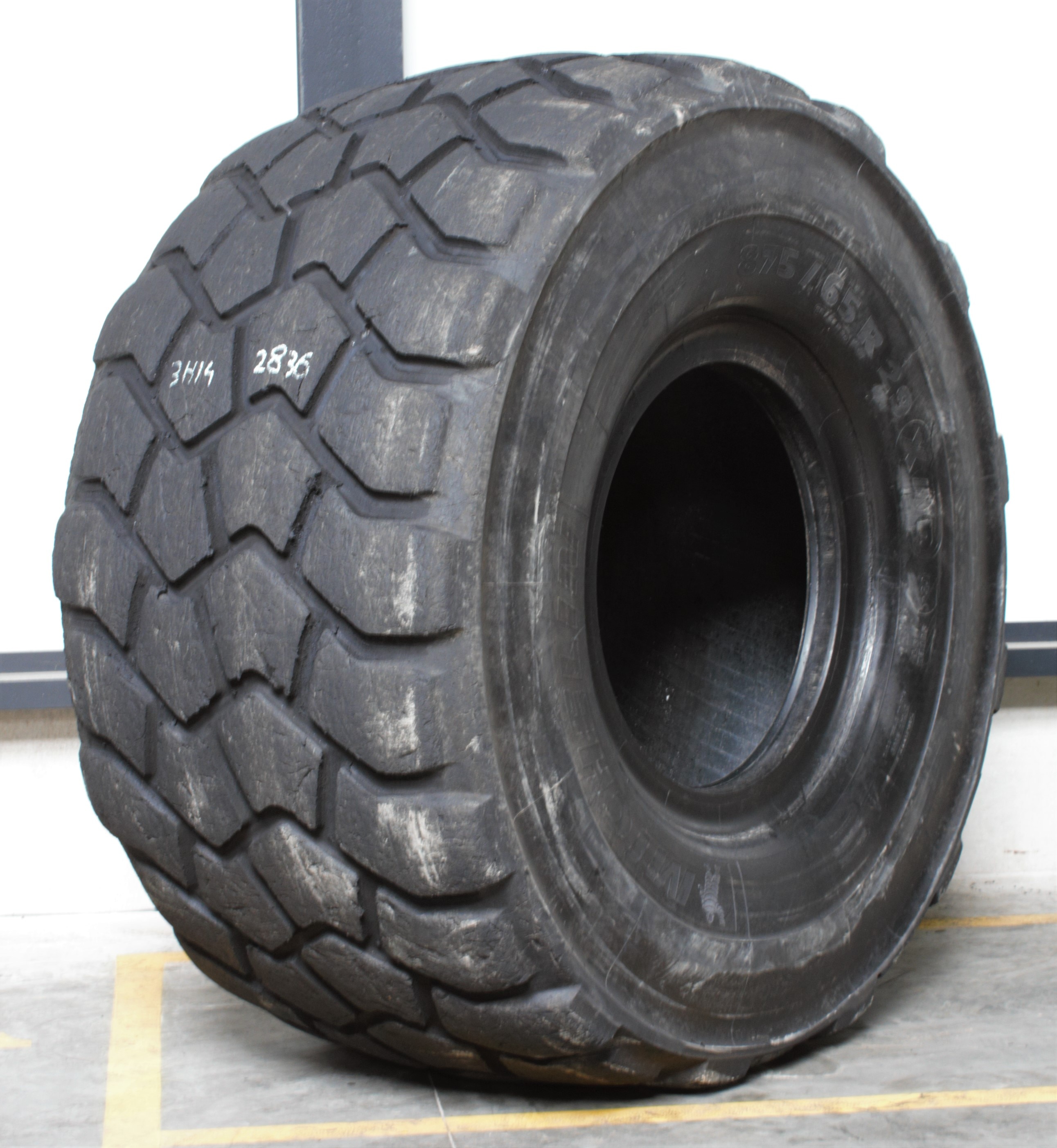 875/65R29 USED MICHELIN XAD 65-1 SUPER ** E-3 TL 20MM 45% 3H14-2836 REGROOVED | Heuver
