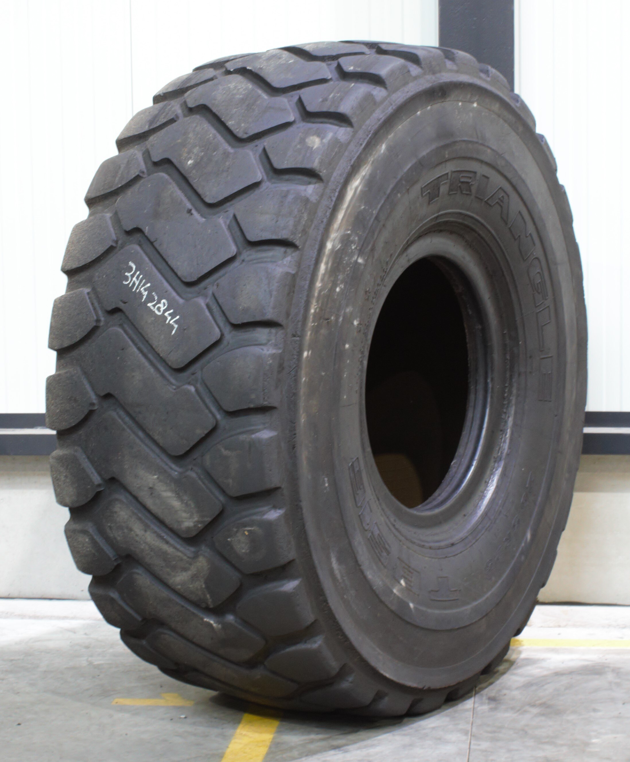 26.5R25 USED TRIANGLE TB516 193B ** E-3/L-3 TL 20MM 57% 3H14-2844 ...