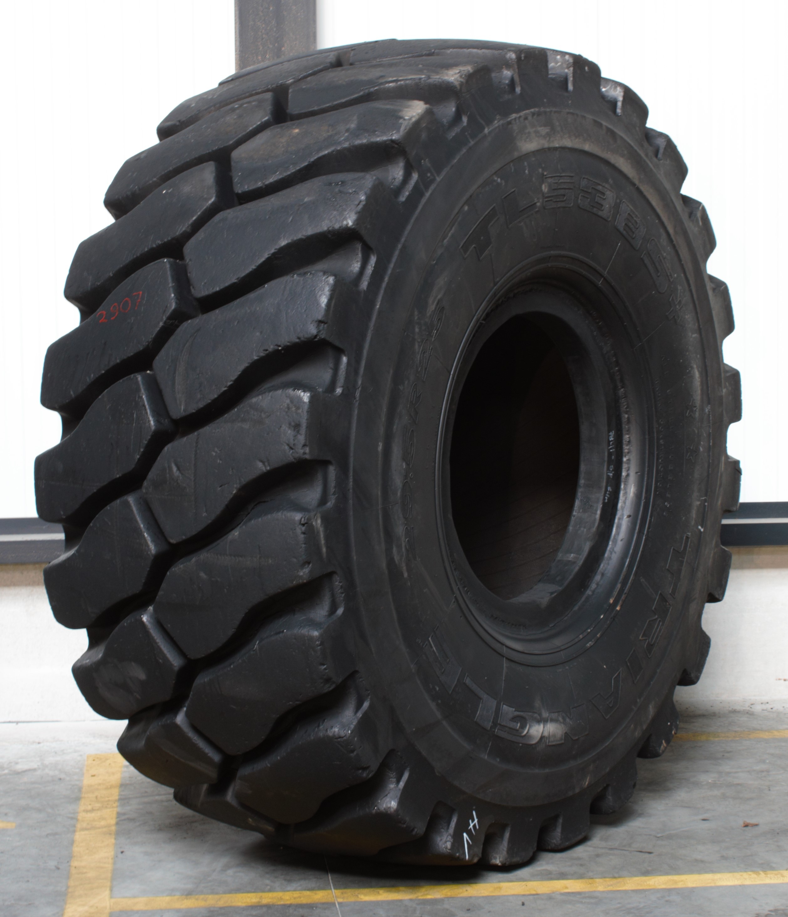 29.5R25 USED TRIANGLE TL538S+ 216A2 ** L-5 TL 65MM 69% 2907 COSM REP ...