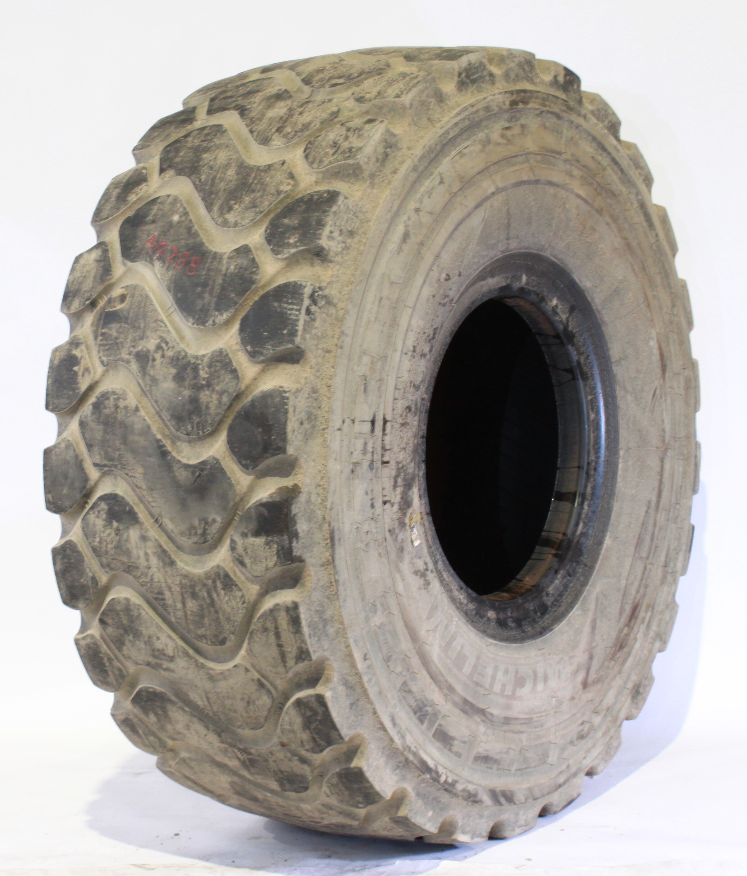 26.5R25 USED MICHELIN XHA2 A2 ** L-3 TL 15MM 37% A12288 NO REP | Heuver