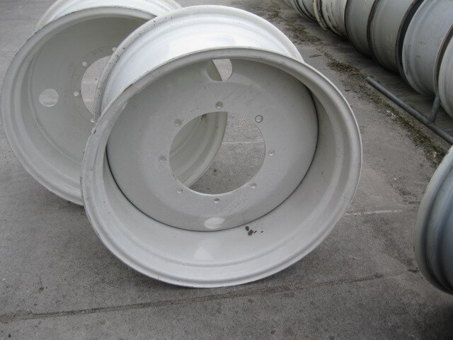 16-28 WHEEL USED NEW HOLLAND WHITE 291-330-8 Ø17 ET V7333 VERSTELBAAR ...