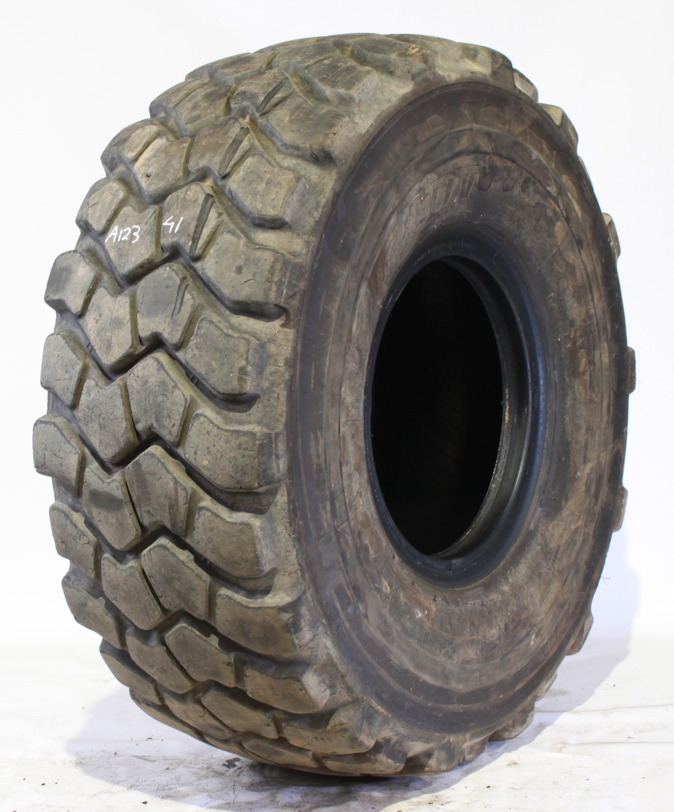 23.5R25 USED MICHELIN XADN+ ** E-3 TL 25MM 66% A12341 NO REP | Heuver