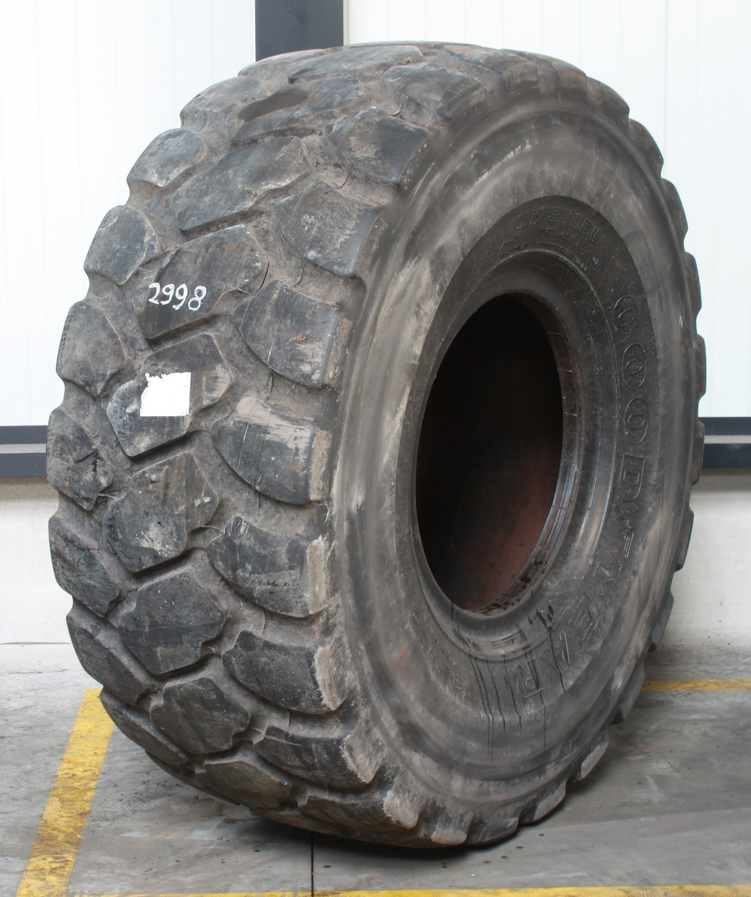 23.5R25 USED GOODYEAR RT-3B L-3 TL 22MM 63% 2998 1X REP + COSM REP | Heuver