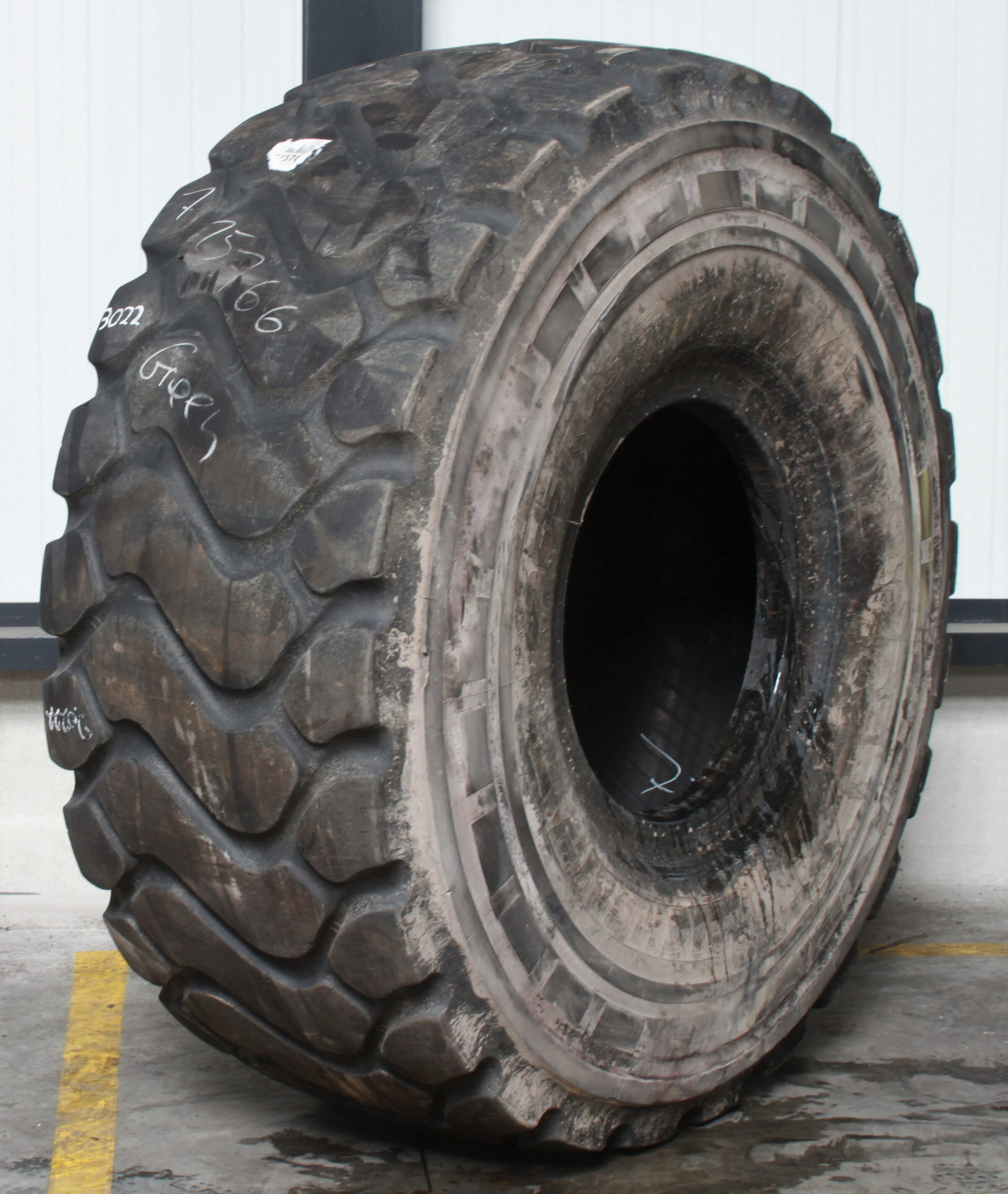 26.5R25 USED MICHELIN XHA2 209A2 ** L-3 TL 22MM 54% 3022 1X REP + COSM ...