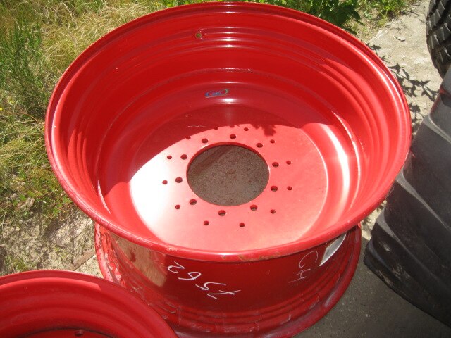 23-38 WHEEL USED FENDT RED 281-335-10 Ø24 ET-40 V7562 VAST DEMO 1 KANT ...