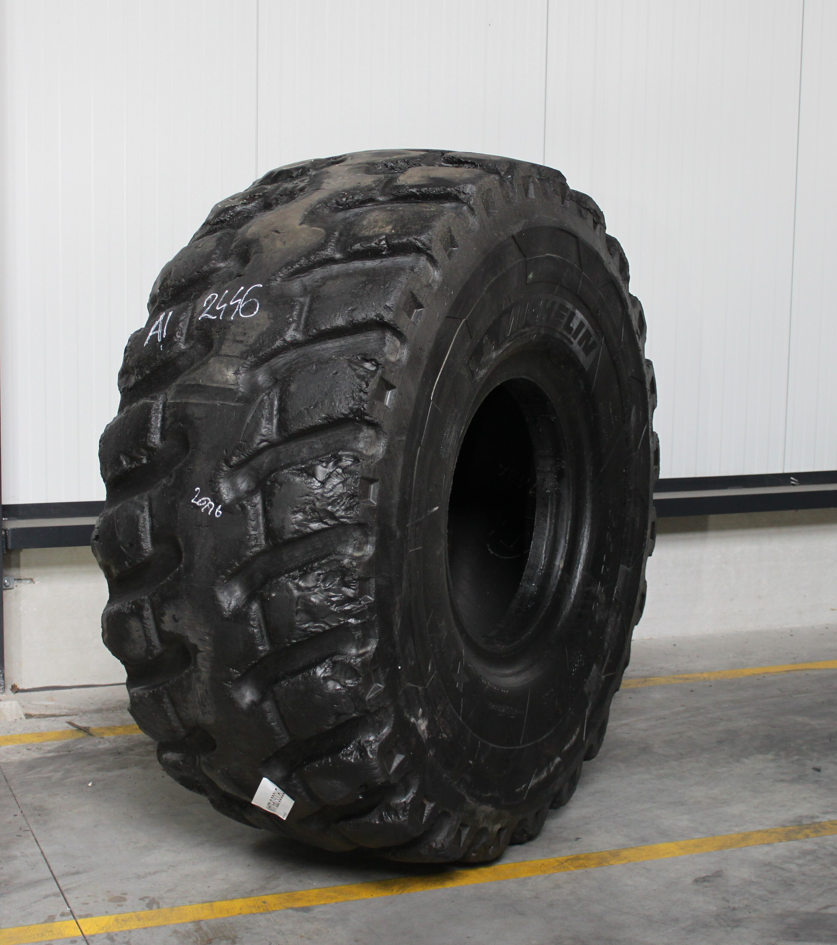 26.5R25 USED MICHELIN XTXL 214A2 **** E-4/L-4 TL 35MM = 65% SOME COSM ...