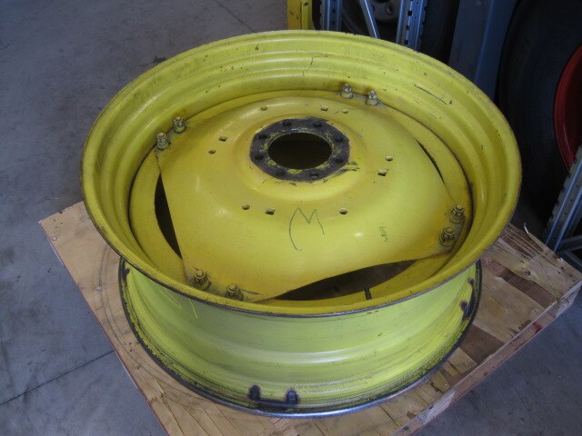 15-38 WHEEL USED JD YELLOW 152-203-8 Ø21 ET-170 V7631 VERSTELBAAR 4X2 ...