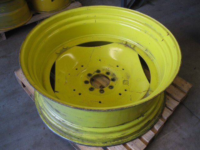 15-38 WHEEL USED JD YELLOW 152-203-8 Ø21 ET-170 V7632 VERSTELBAAR 4X2 ...