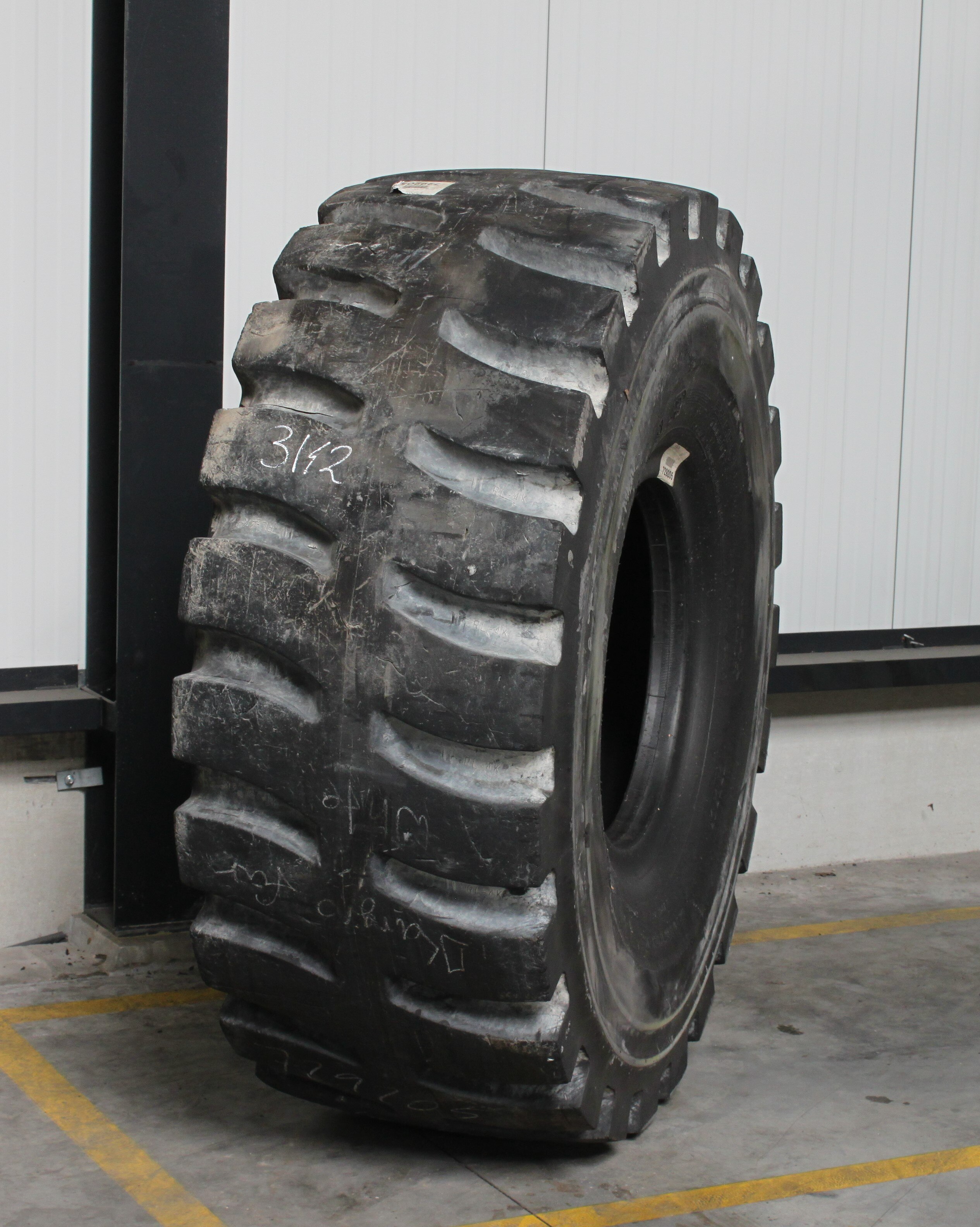 23.5R25 USED GOODYEAR RL-4K 206A2 ** L-4 TL 47MM COSM REP 3142 | Heuver