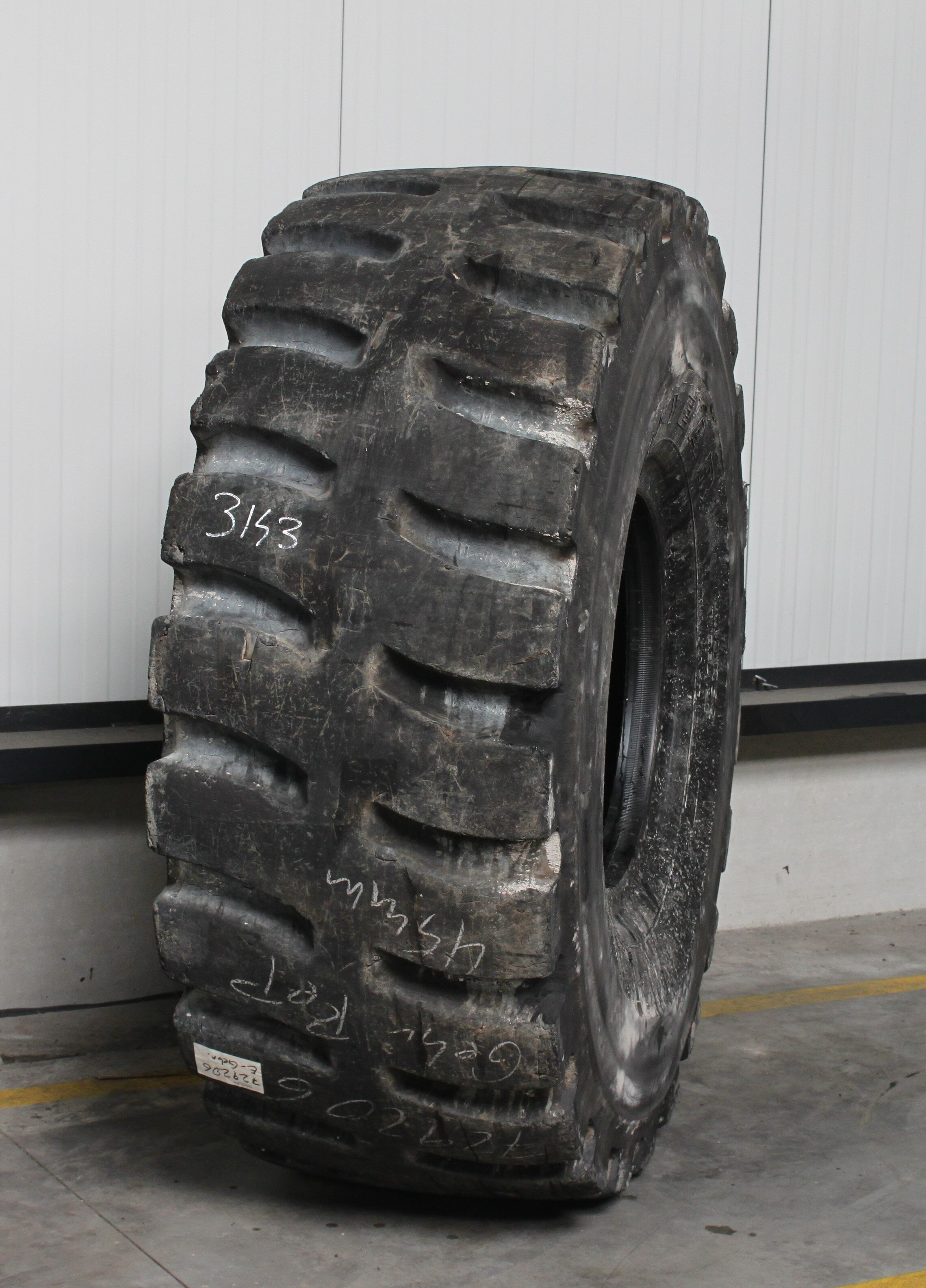 23.5R25 USED GOODYEAR RL-4K 206A2 ** L-4 TL 45MM 3 REP + COSM REP 3143 ...