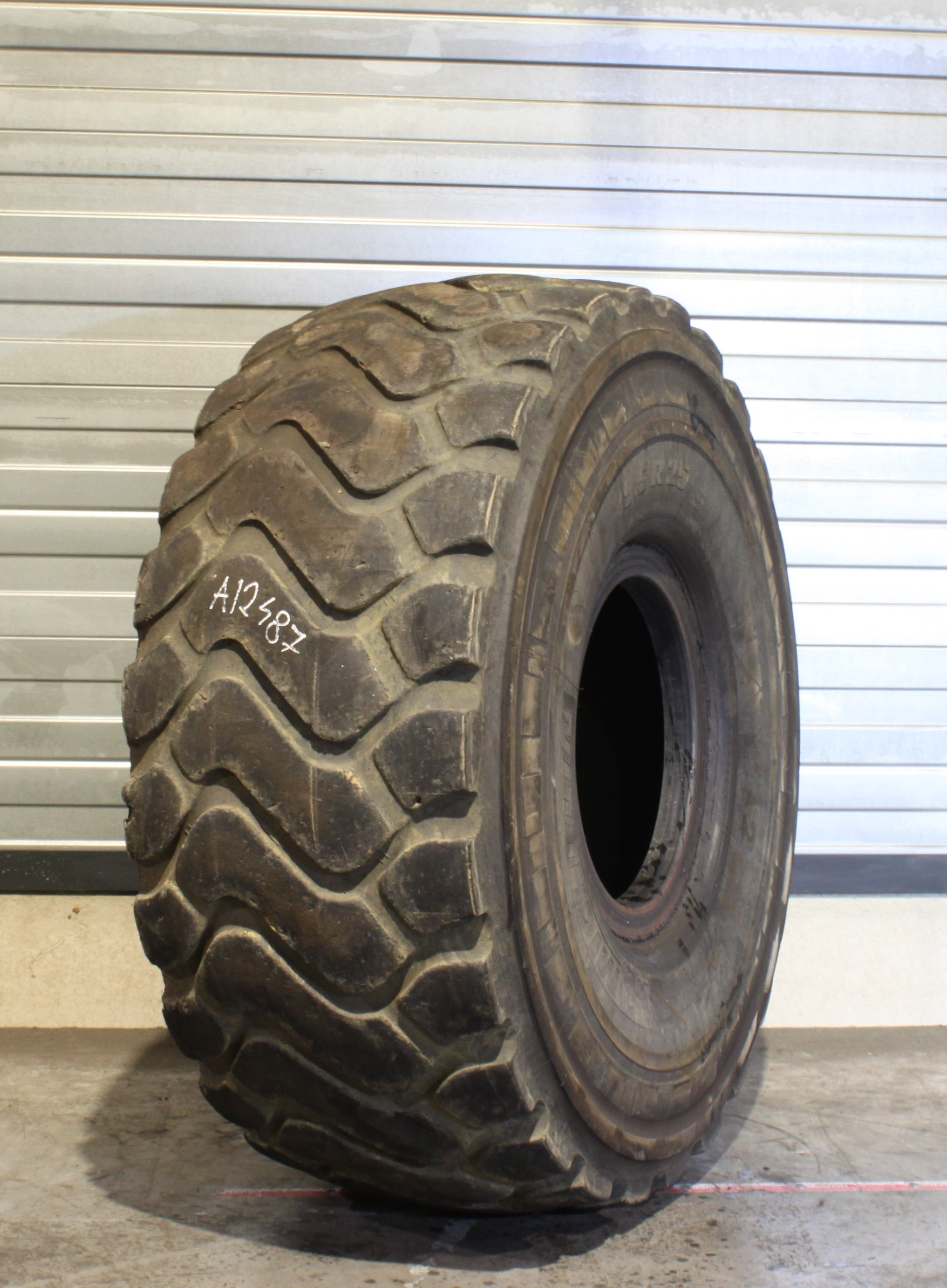 29.5R25 USED MICHELIN XHA2 216A2 ** L-3 TL 20MM 46% 1 REP A12487 | Heuver