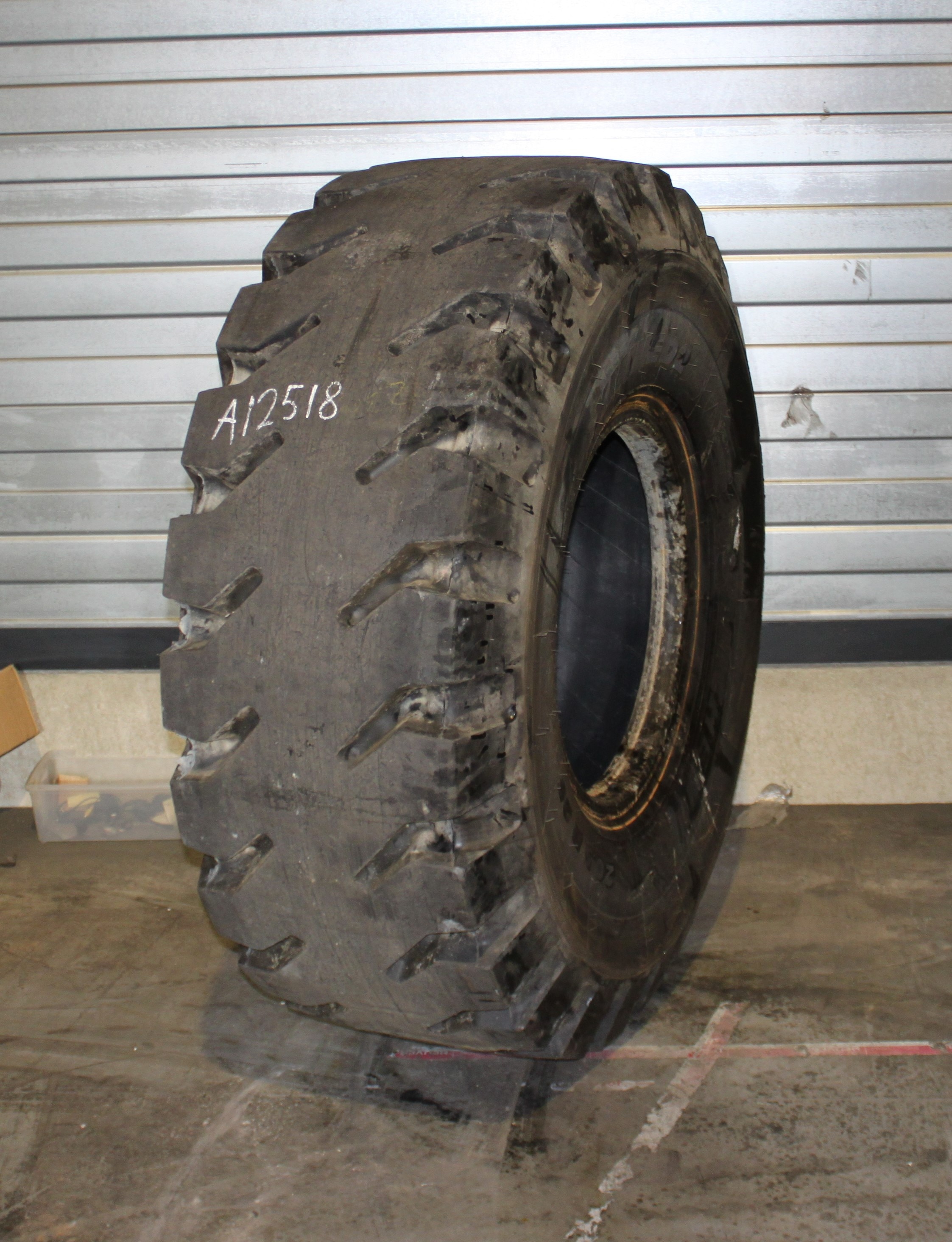 20.5R25 USED MICHELIN X MINE D2 ** L-5 TL 67MM 90% NO REP A12518 | Heuver
