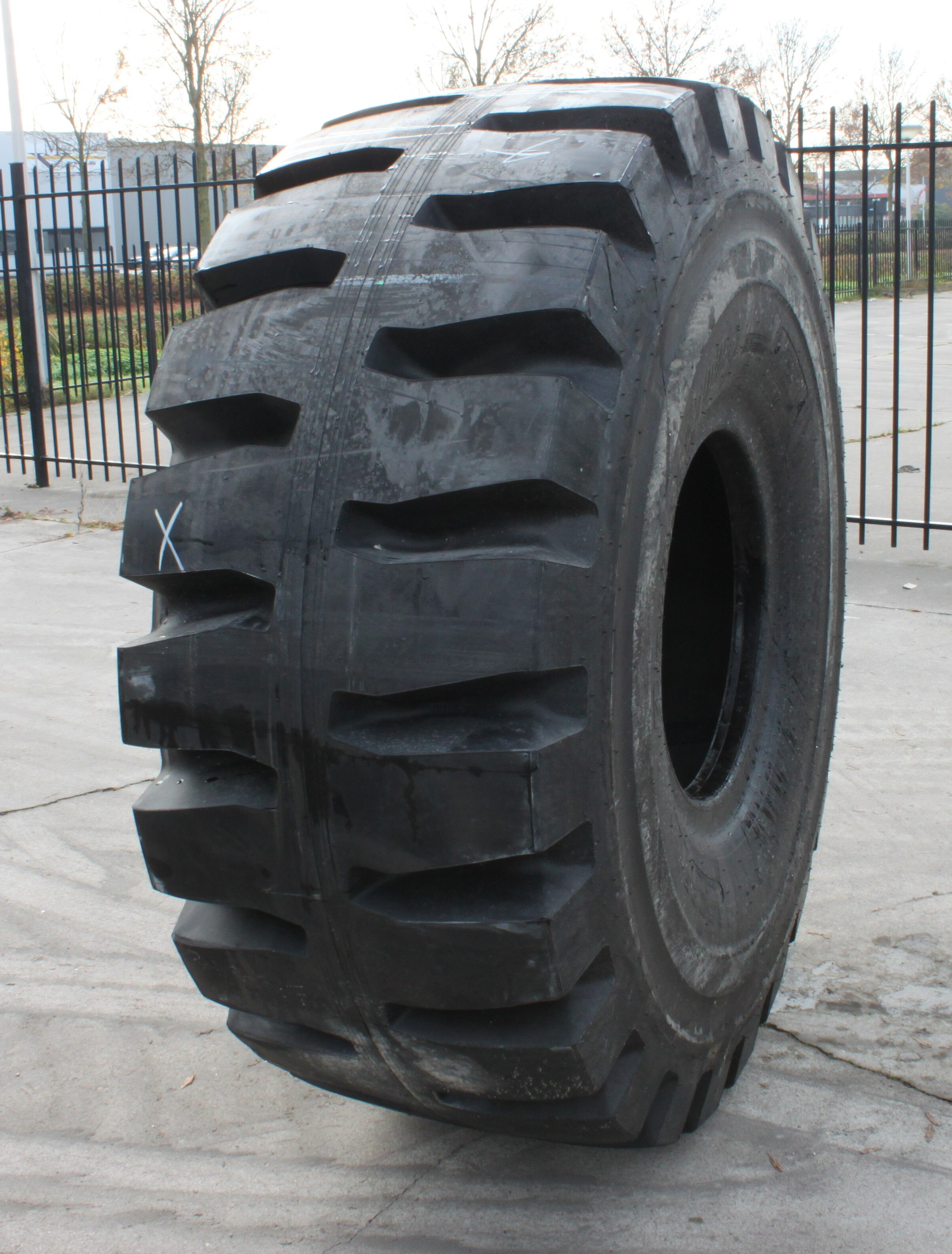 26.5R25 USED BRIDGESTONE VSDL * L-5 TL 95MM 99% NO REP A12523 | Heuver