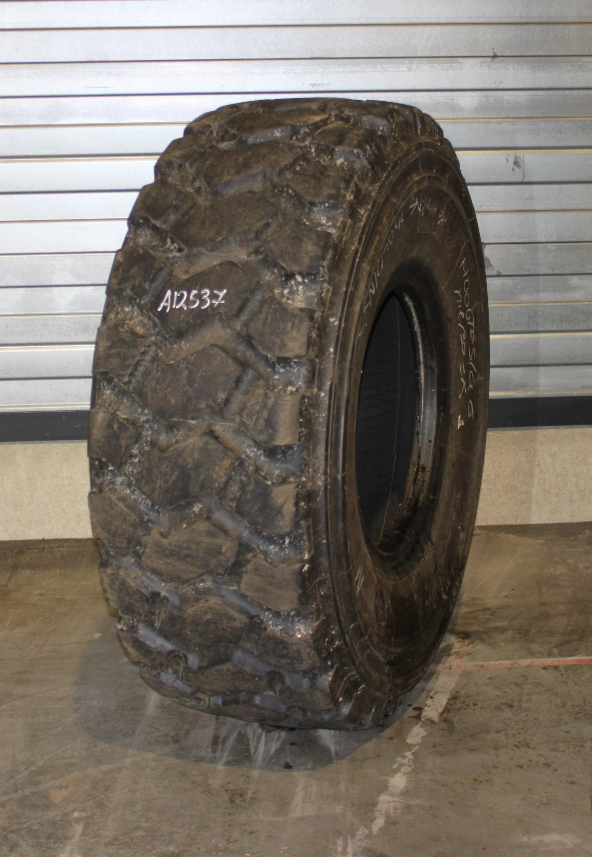 20.5R25 USED AEOLUS AL37 ** E-3 TL 30MM 88% NO REP A12537 | Heuver