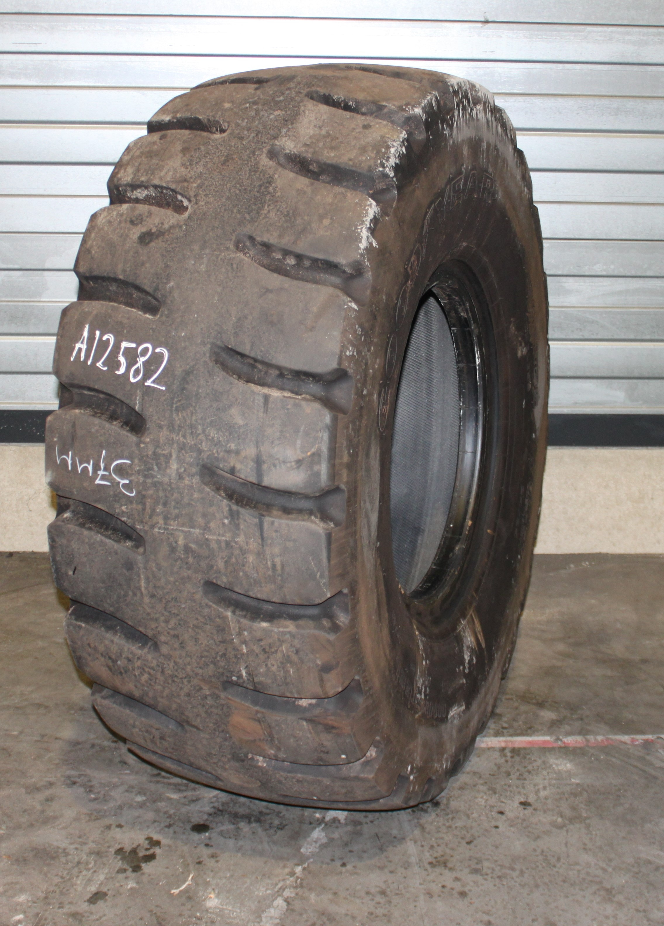 20.5R25 USED GOODYEAR RL-5K 193A2 ** L-5 TL 37MM 52% NO REP A12582 | Heuver