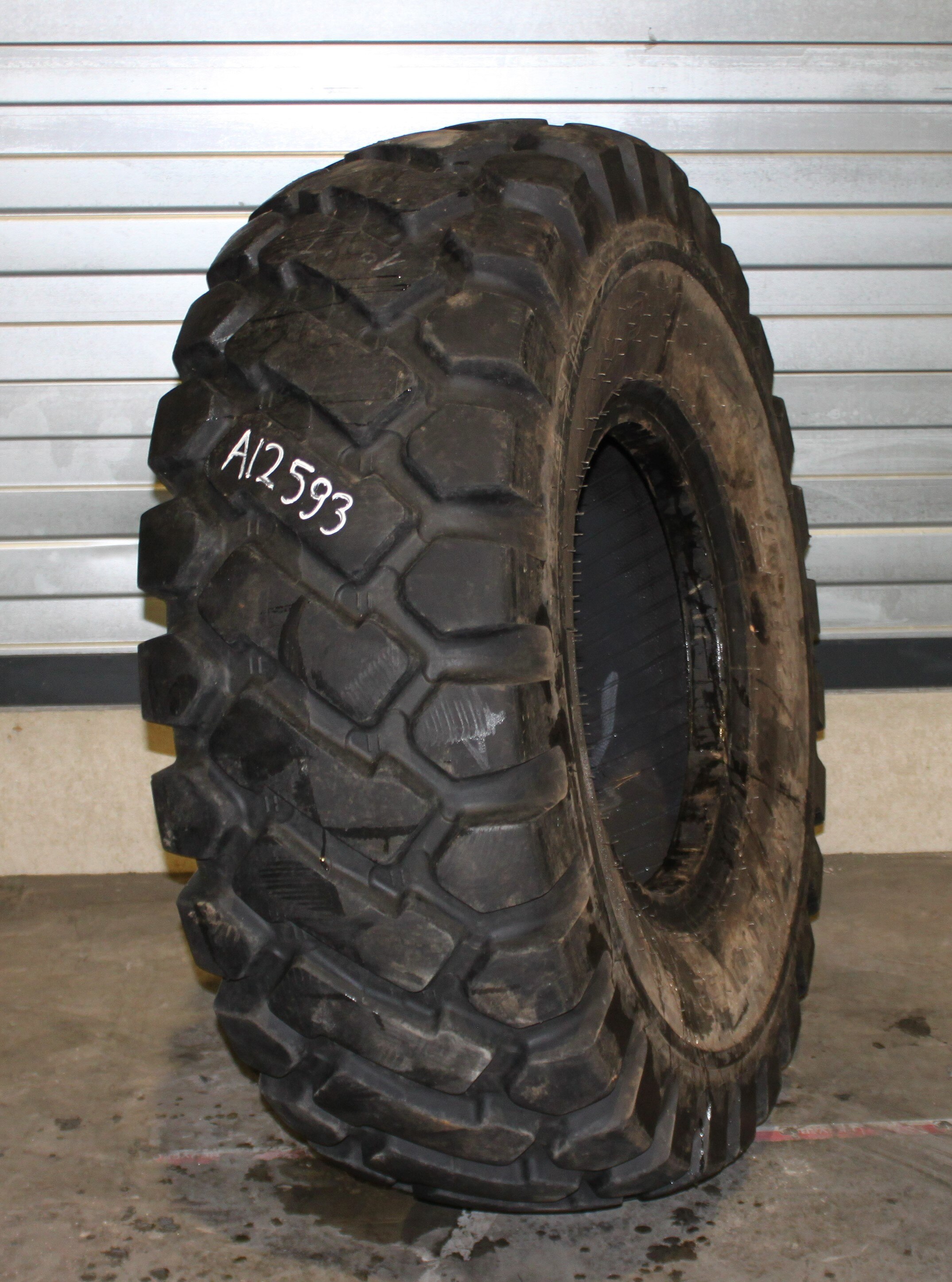 20.5-25 USED MITAS EM-60 20PR TL 28MM 77% NO REP A12593 | Heuver