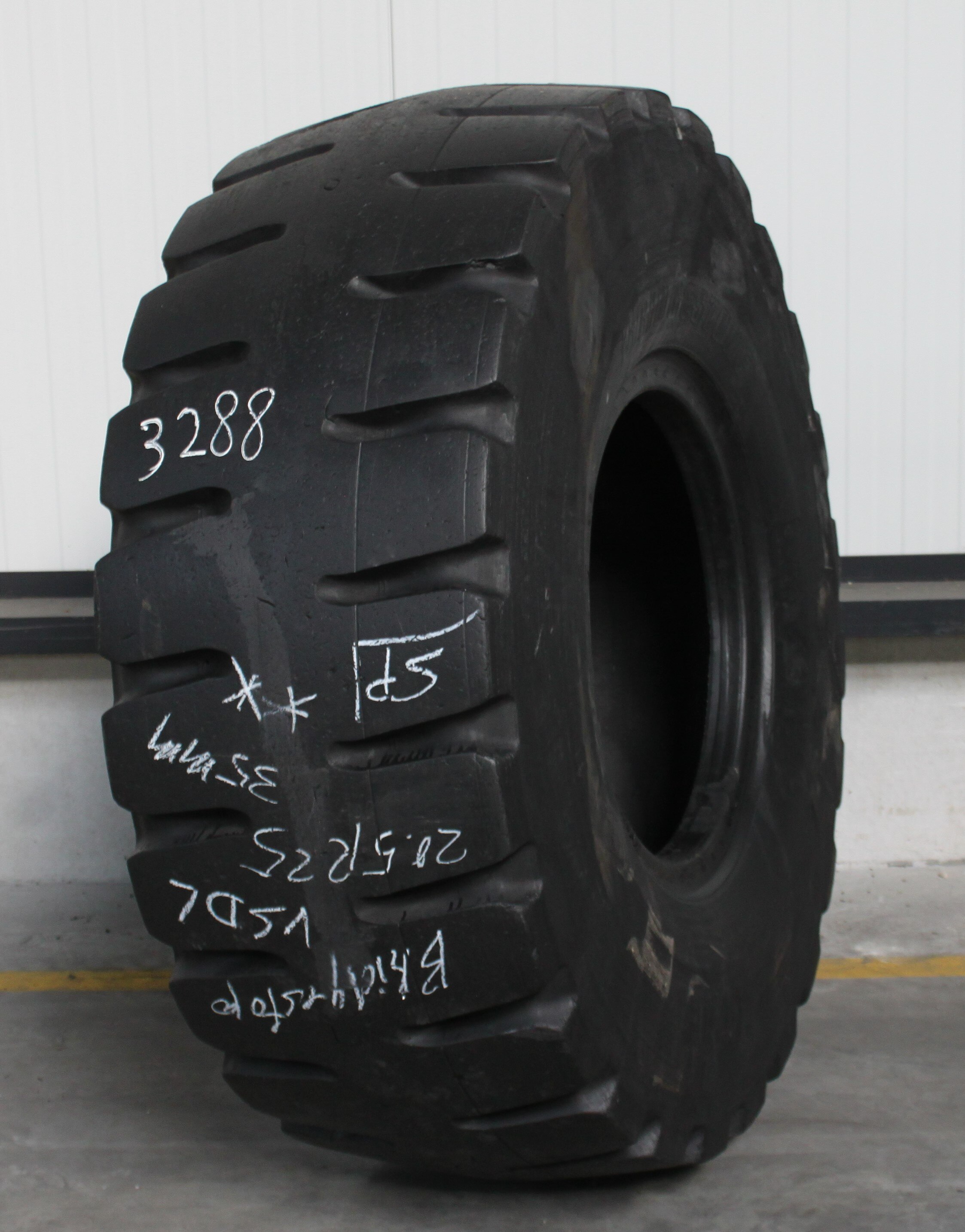 20.5R25 GEBRAUCHT BRIDGESTONE VSDL * L-5 TL 34MM 43% COSM REP 3288 | Heuver