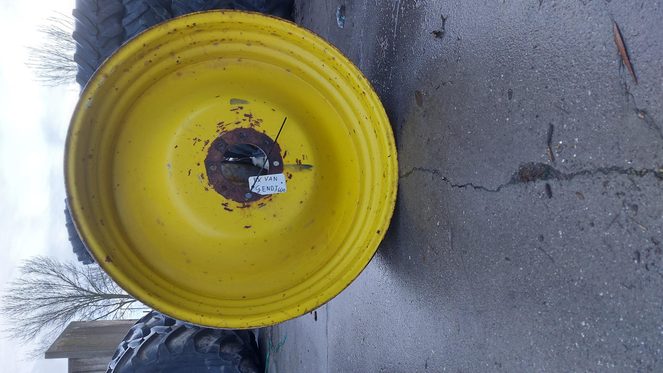 18-38 WHEEL USED JD YELLOW 152-203-8 Ø20 ET-180 V7721 VAST 2 KANTEN ...