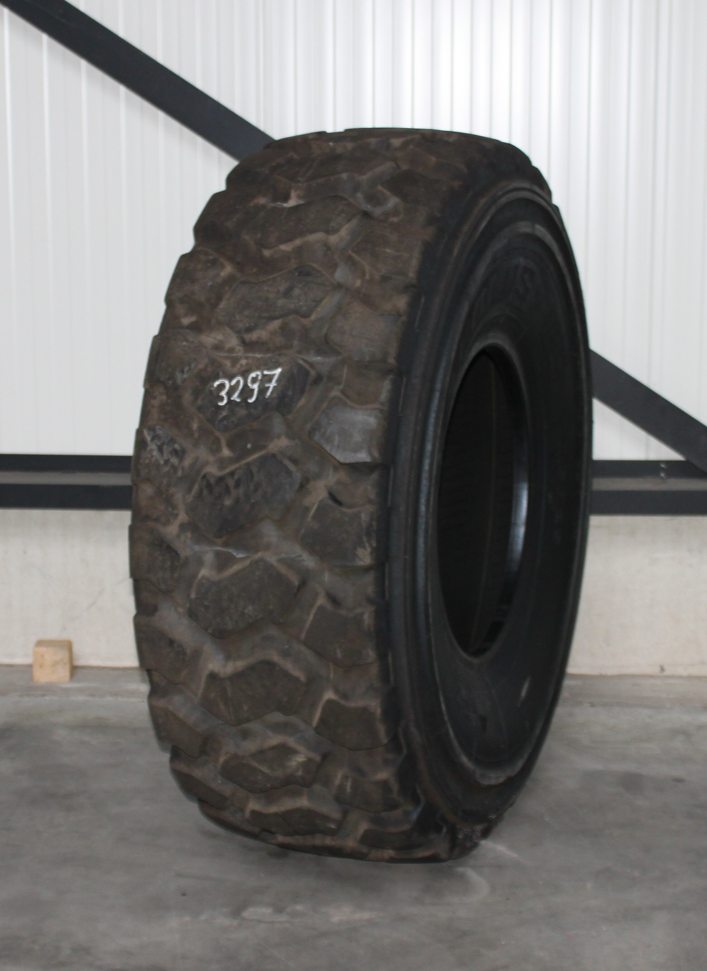 20.5R25 OCCASION AEOLUS AL37 ** E-3 TL 31MM 80% NO REP 3297 | Heuver