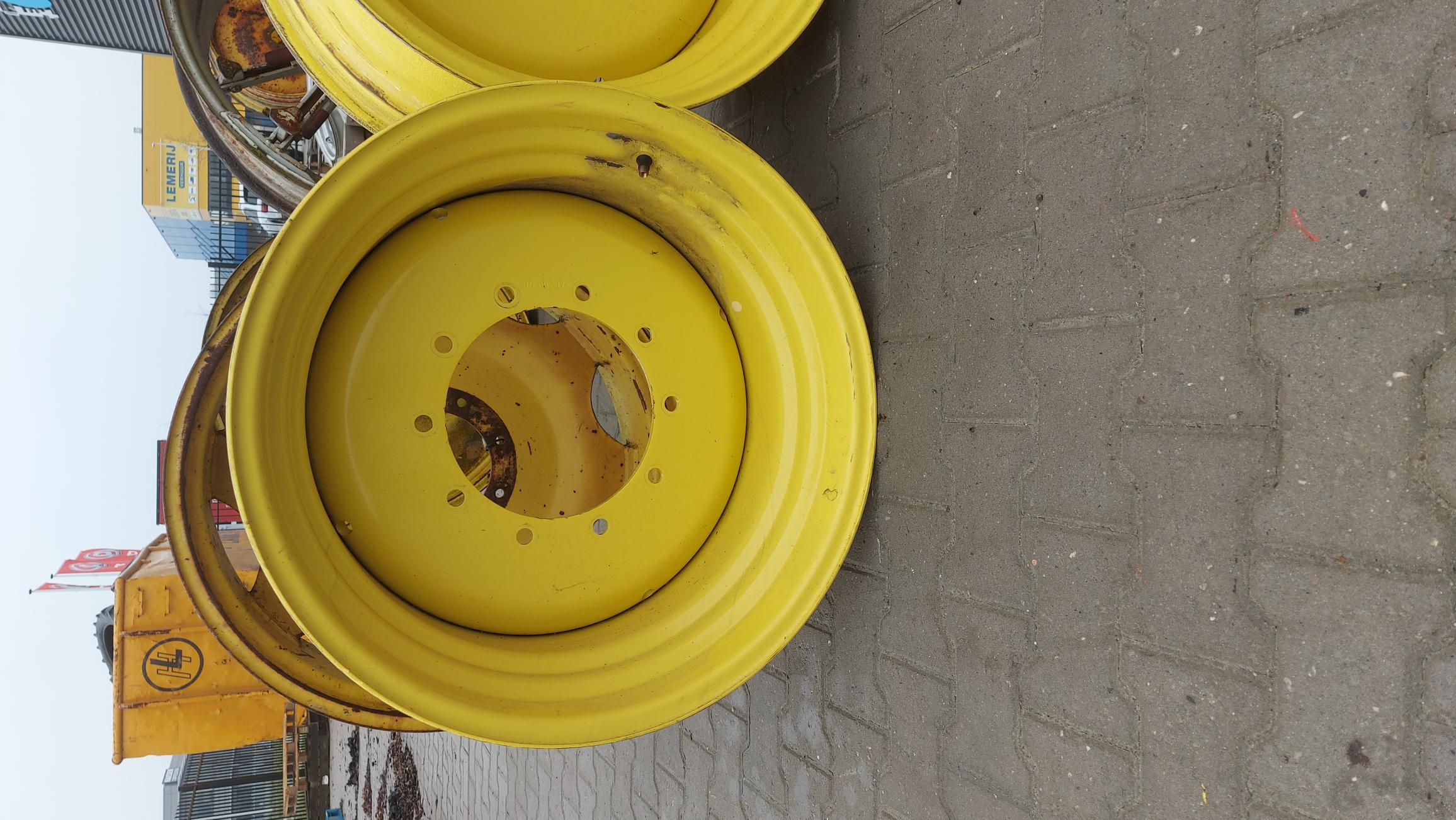 18 28 WHEEL USED JD YELLOW 281 335 10 20 ET35 V7961 VAST 1 KANT GELAST
