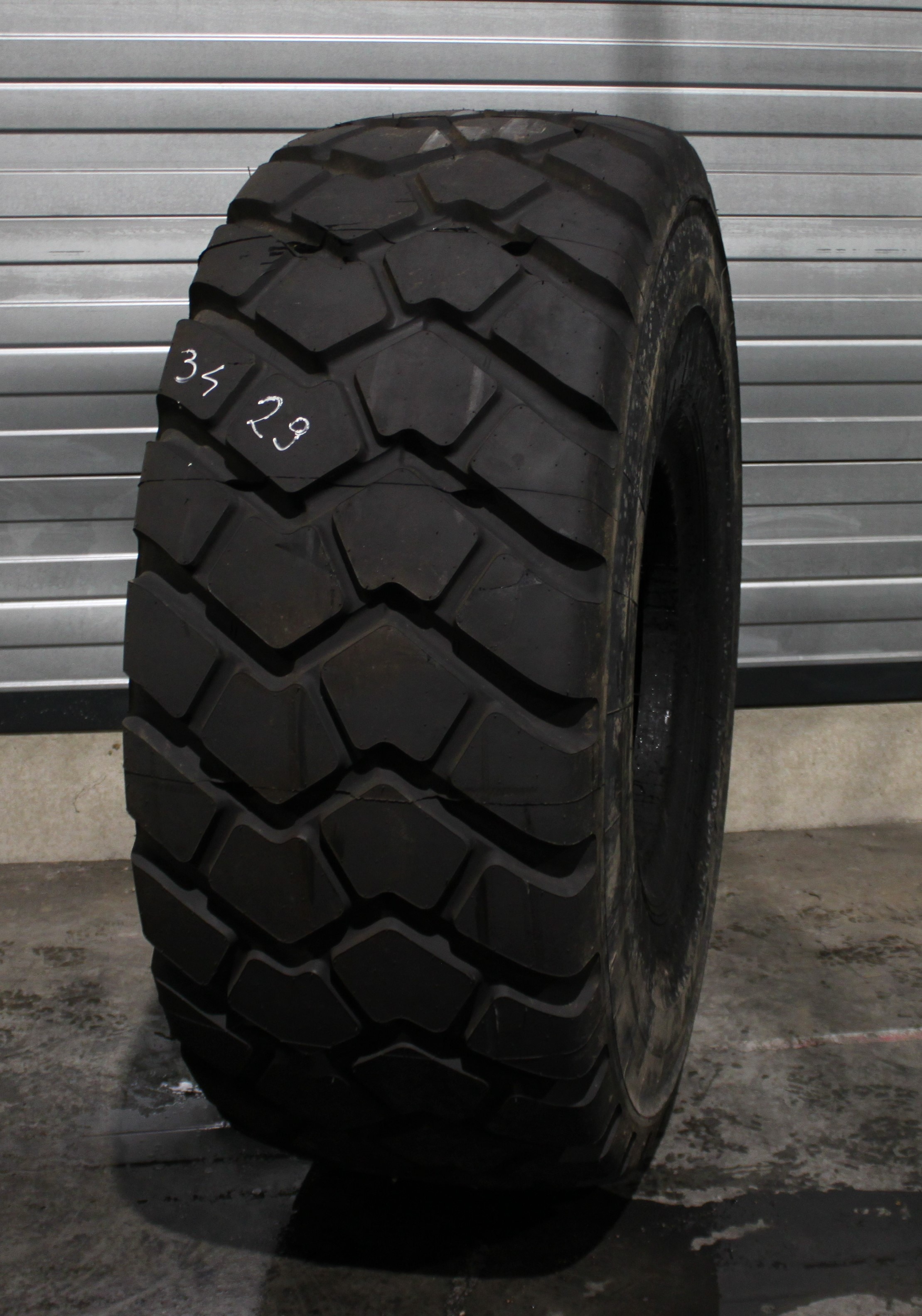 26.5R25 USED AOTAI AT01 E-3 TL 33MM 99% NO REP 3429 | Heuver