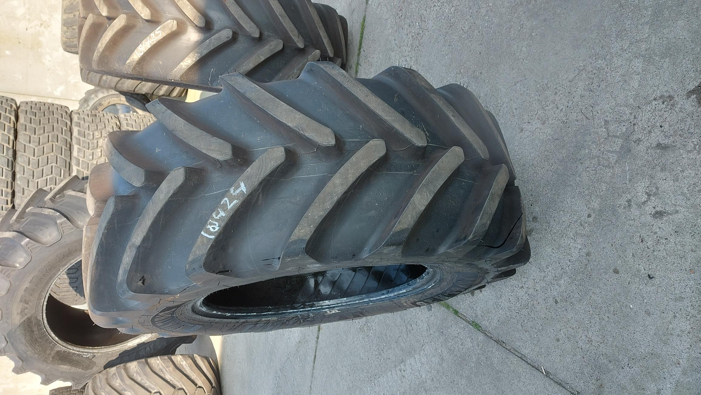 480/65R28 USED MICHELIN MULTIBIB 136D TL H18424, DEMO MET SCHADE AAN ...