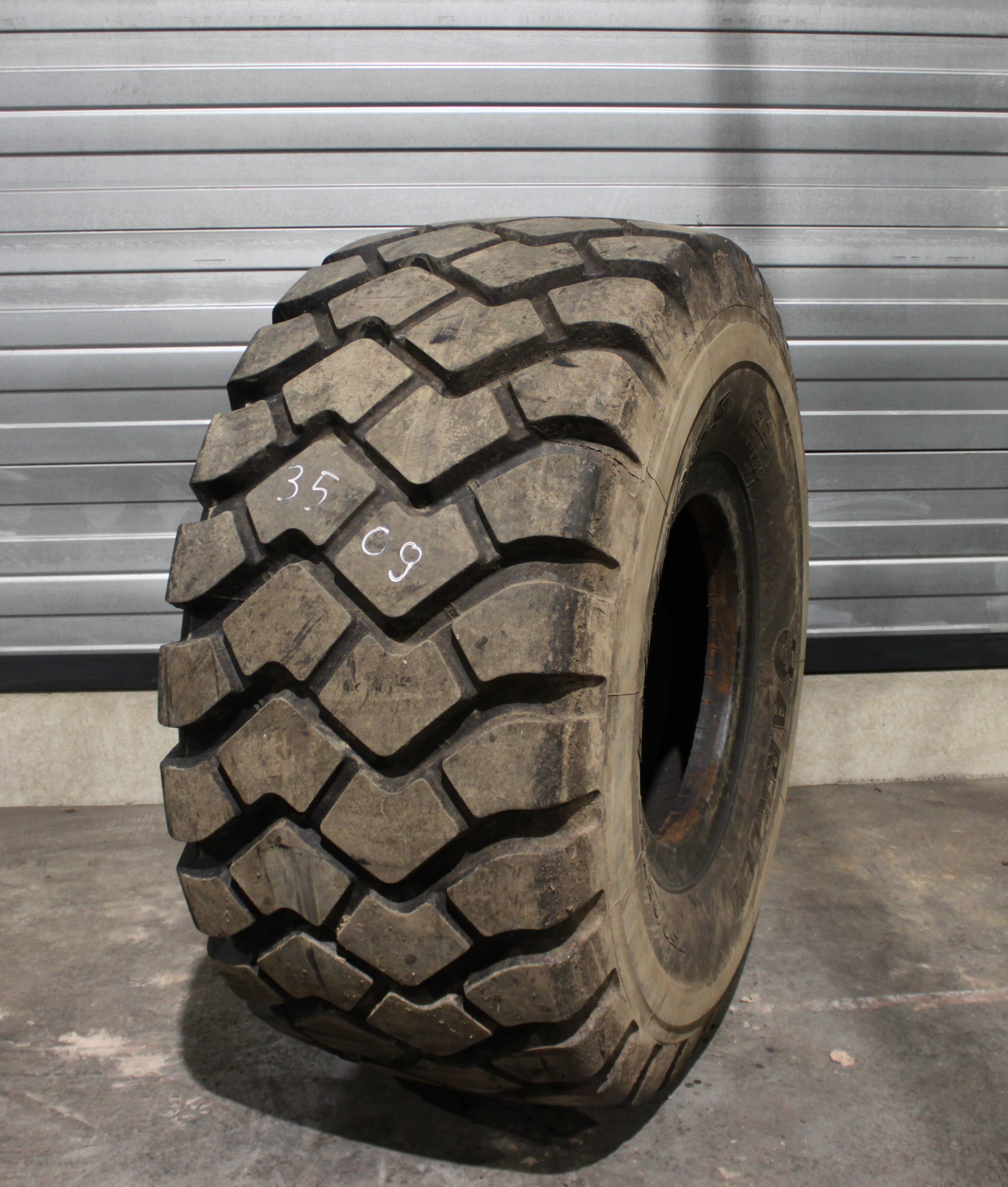 750/65R25 USED BARKLEY BLB05S ** E-3/L-3 TL 43MM 93% NO REP 3509 | Heuver