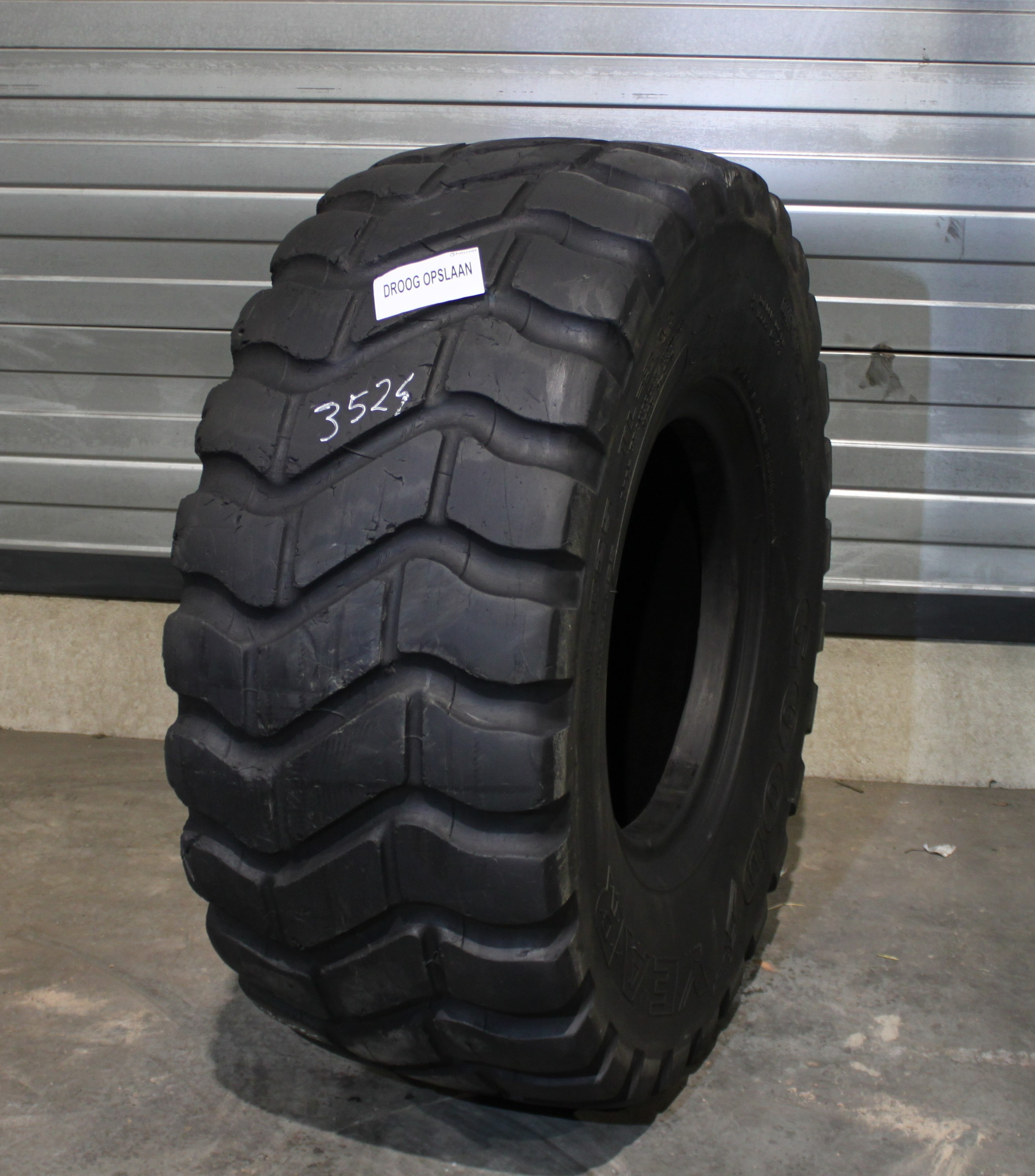 20.5R25 USED GOODYEAR TL-3A+ 186A2 ** E-3/L-3 TL 19MM 47% 1 REP + COSM ...