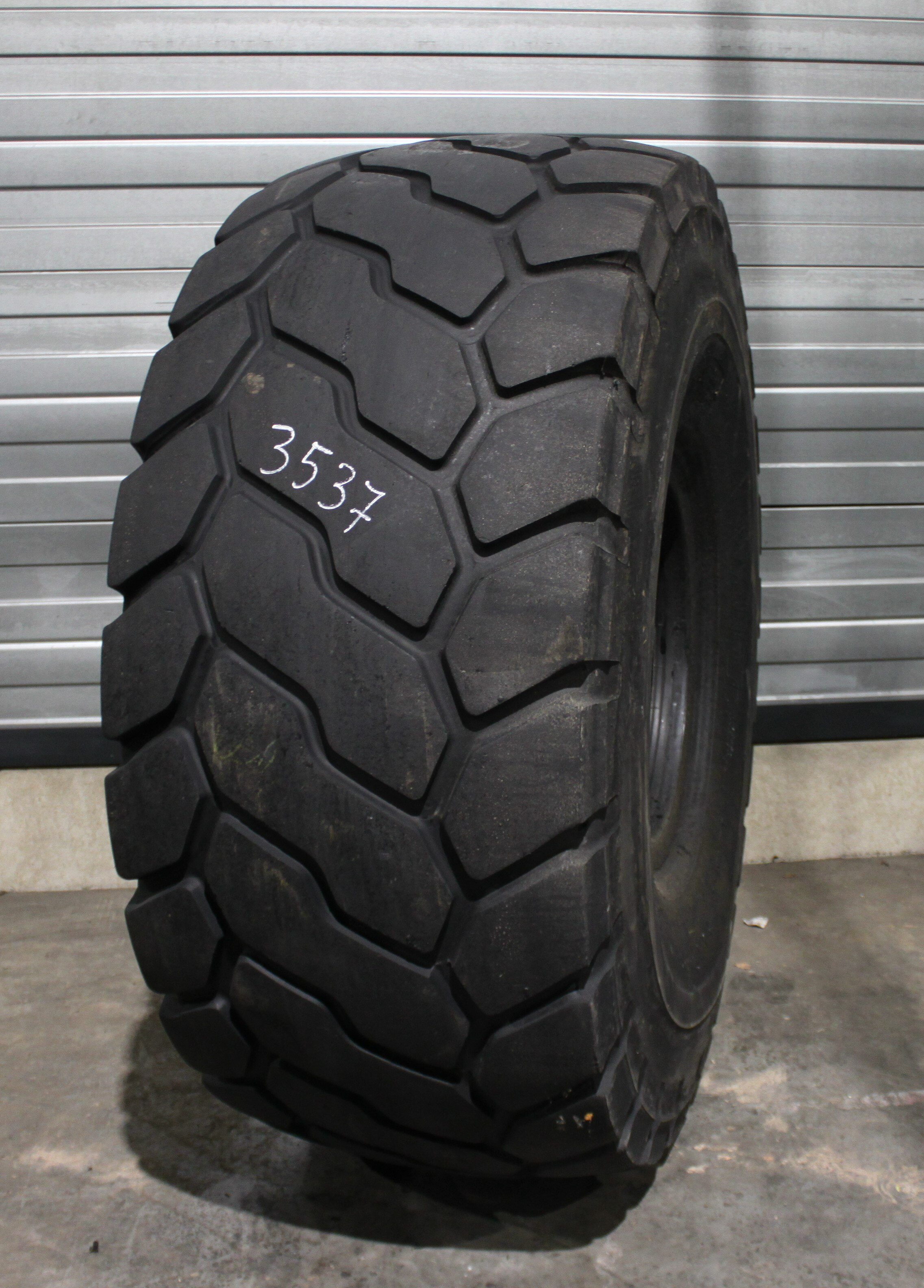 29.5R25 USED BRIDGESTONE VJT ** TL 20MM 47% REGROOVED 3537 | Heuver