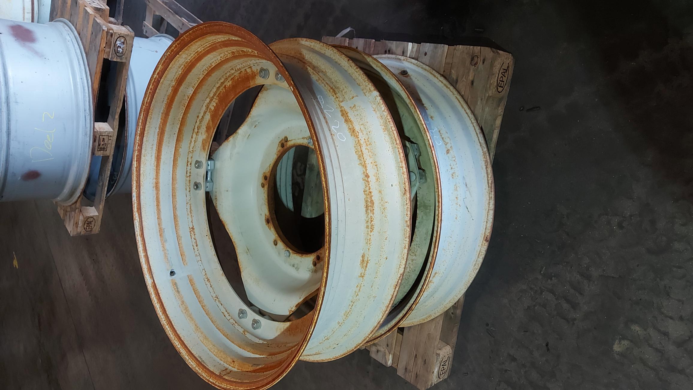 10-38 WHEEL USED 361-405-8 Ø17 ET205 V8220 VERSTELBAAR 1 KANT GELAST ...