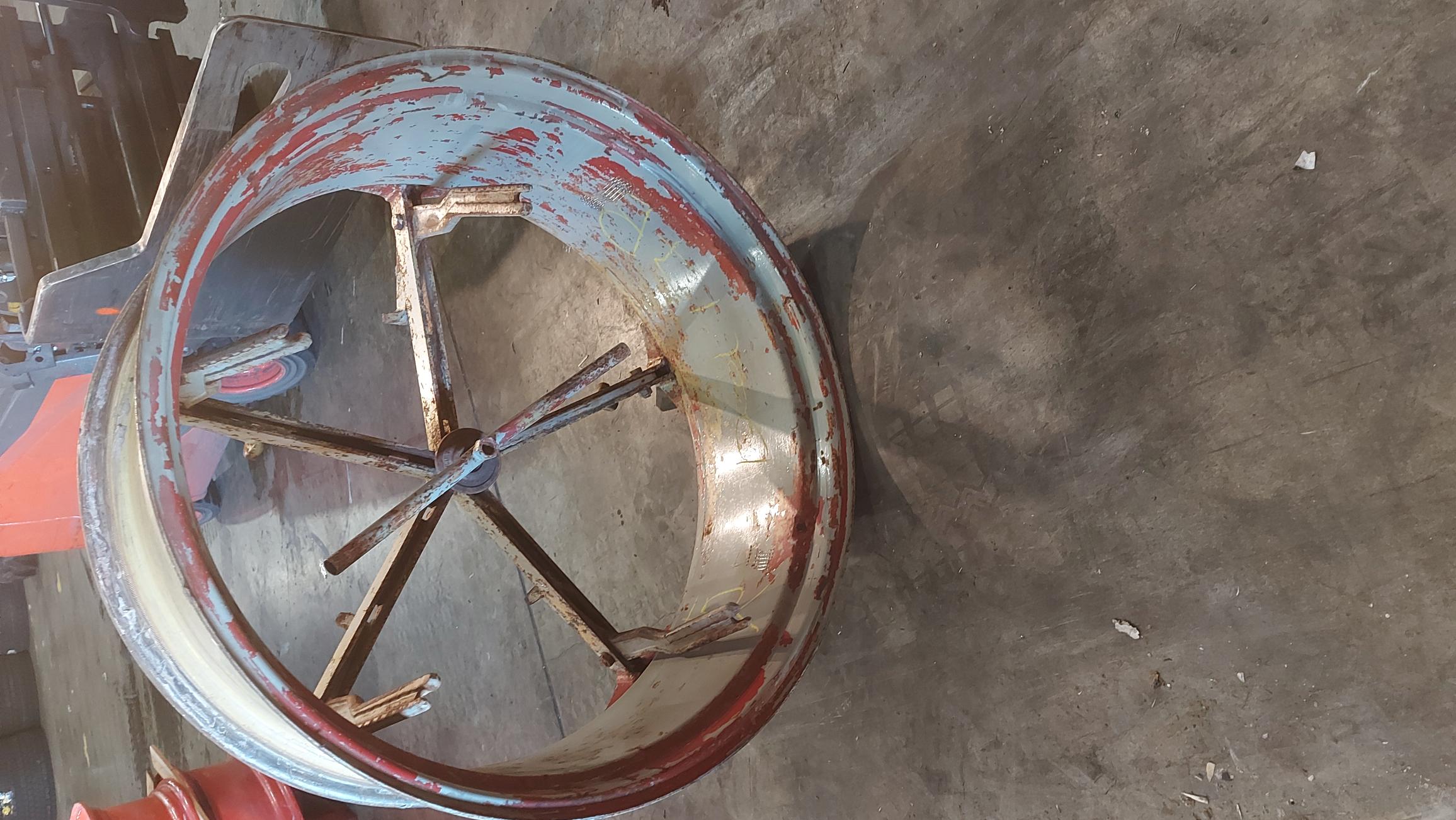 15-38 WHEEL USED MOLCON GRAY -- ET V8225 VAST 5 STER | Heuver