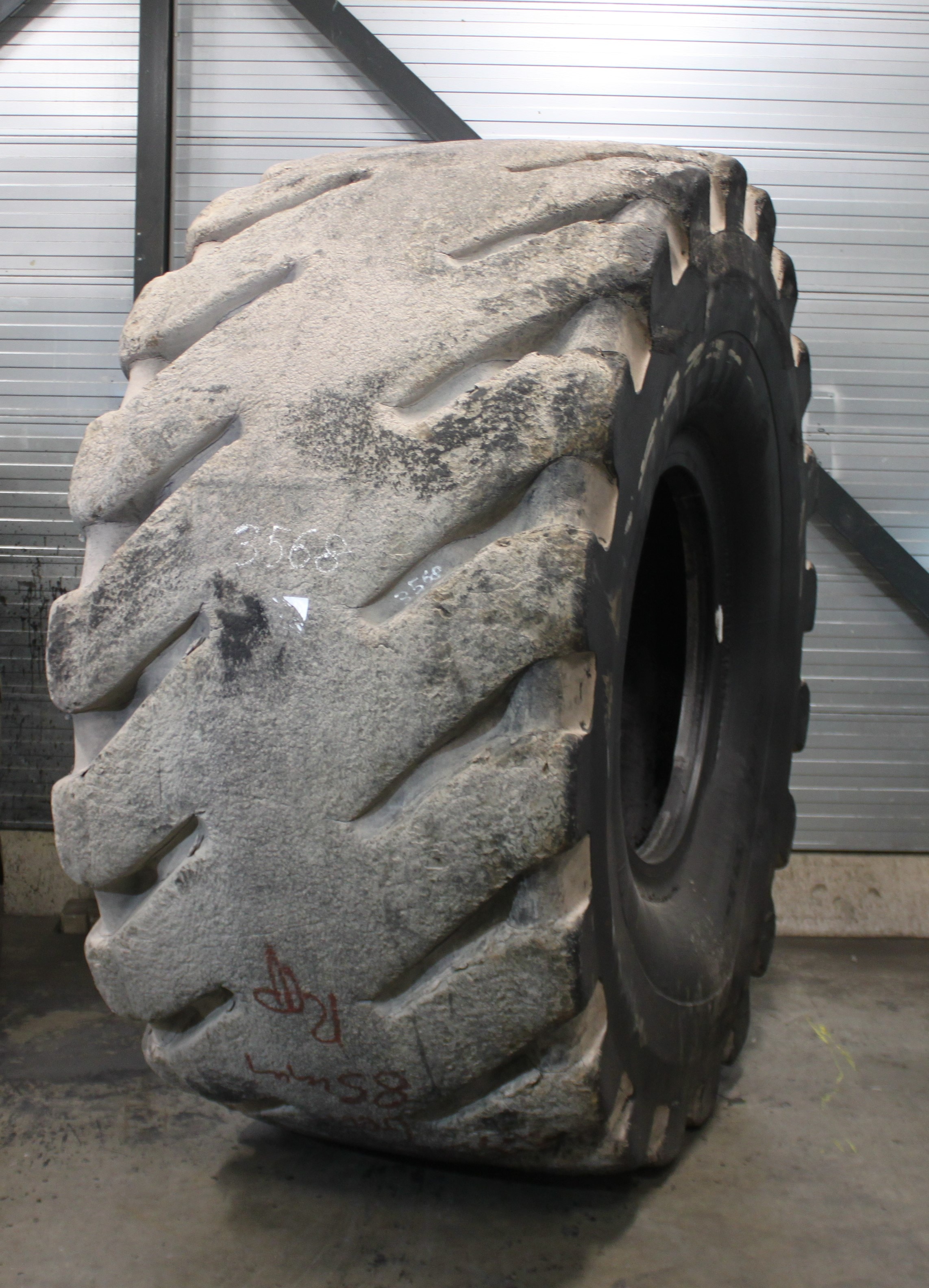 45/65R39 USED MICHELIN X MINE D2 ** L-5 TL 90MM 77% COSM REP 3568 | Heuver