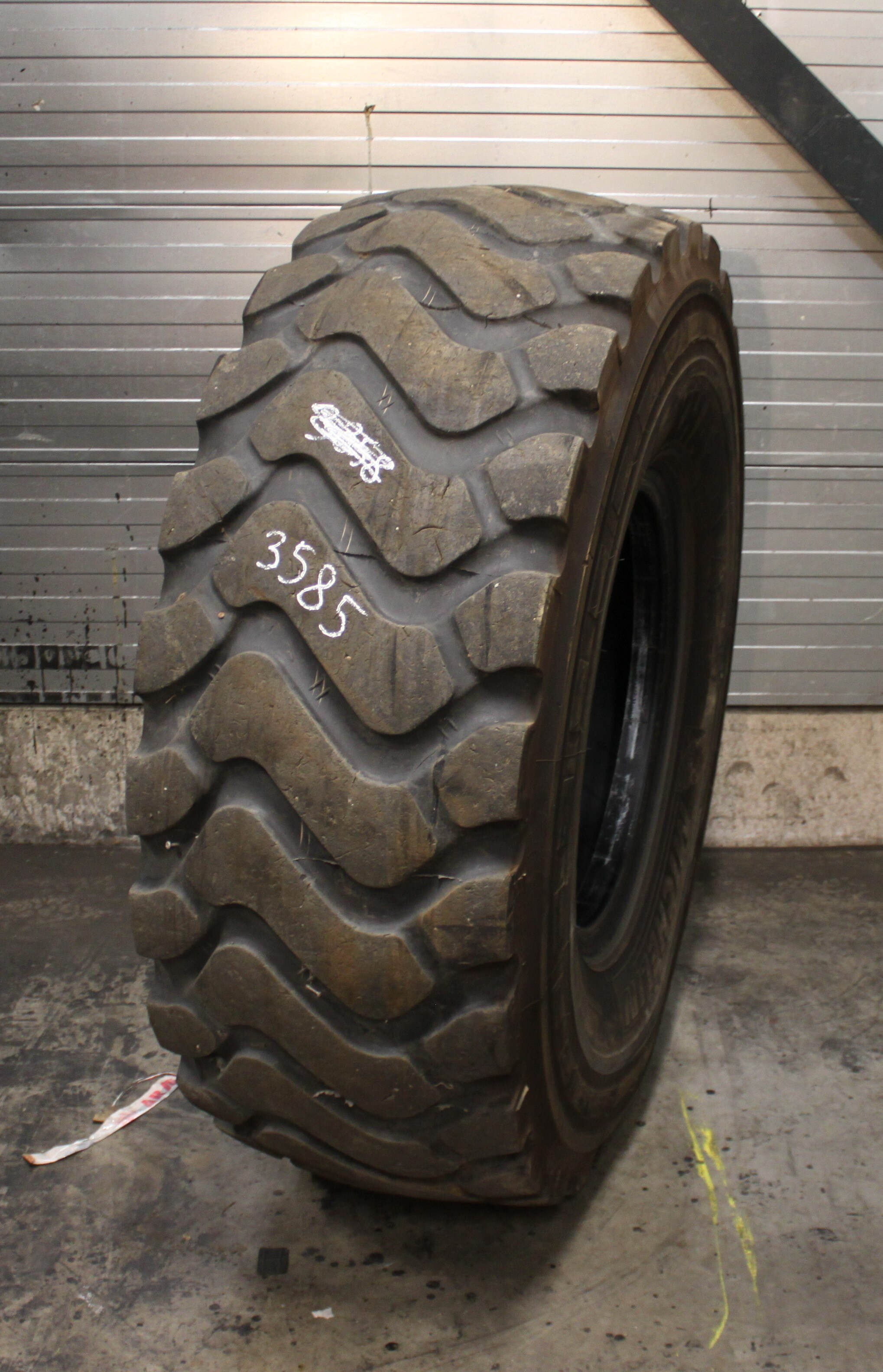 20.5R25 USED MICHELIN XHA2 186A2 * L-3 TL 18MM 54% NO REP 3585 | Heuver