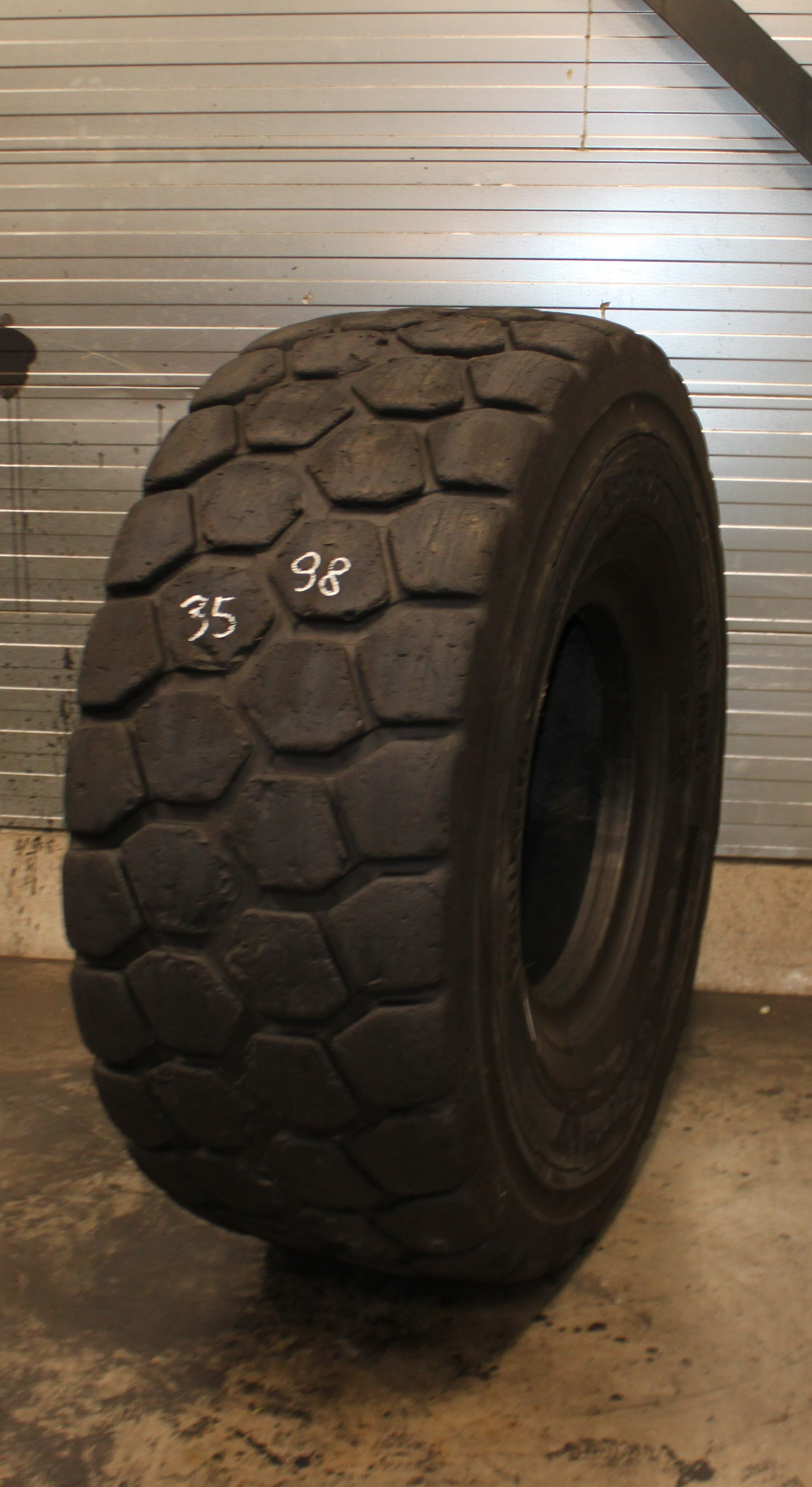 23.5R25 USED CONTINENTAL EM-MASTER 185B ** E-4 TL 20MM 51% 1 REP + COSM ...