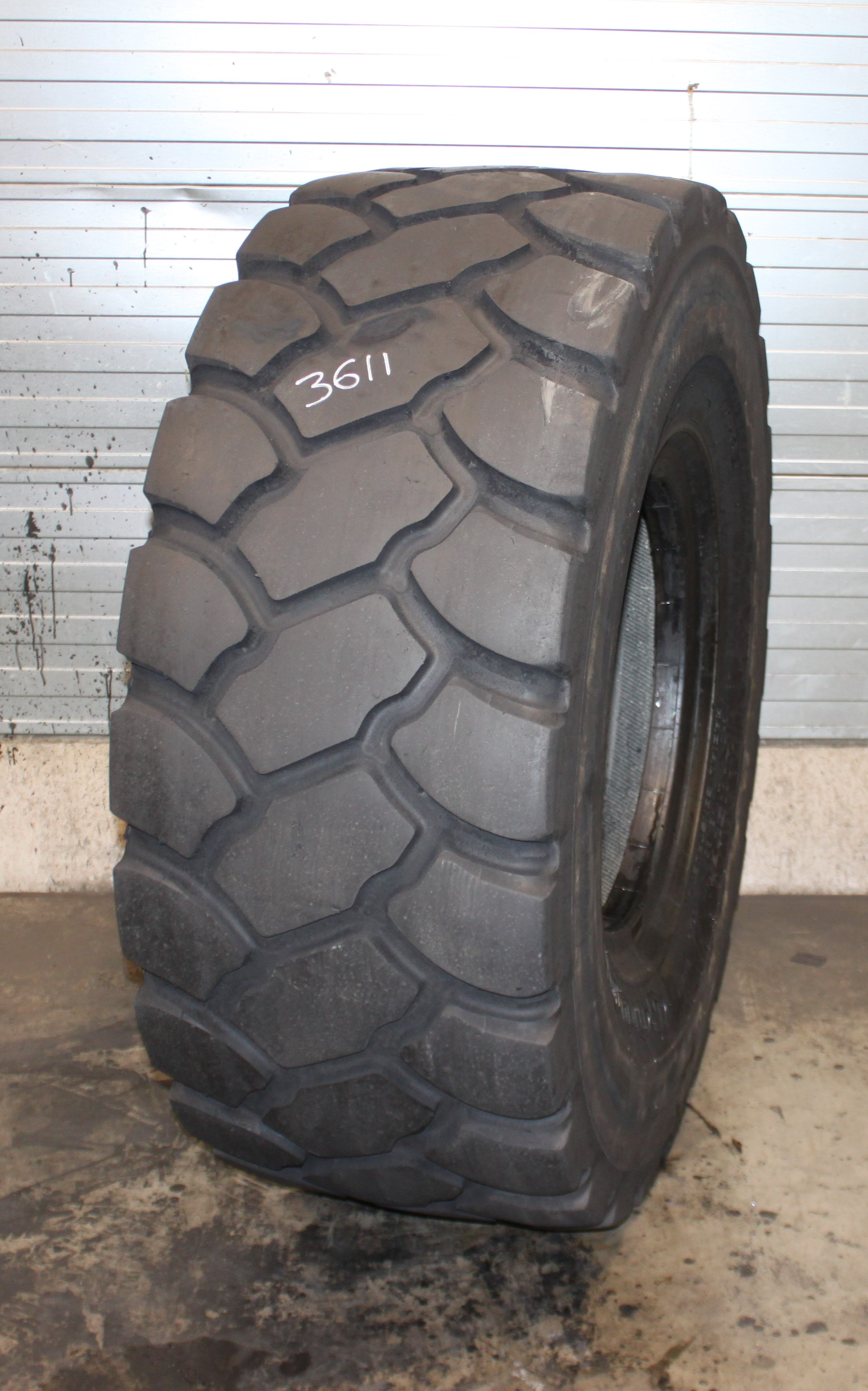 20.5R25 USED GOODYEAR RT-3B * L-3 TL 22MM 68% REGROOVED 3611 | Heuver
