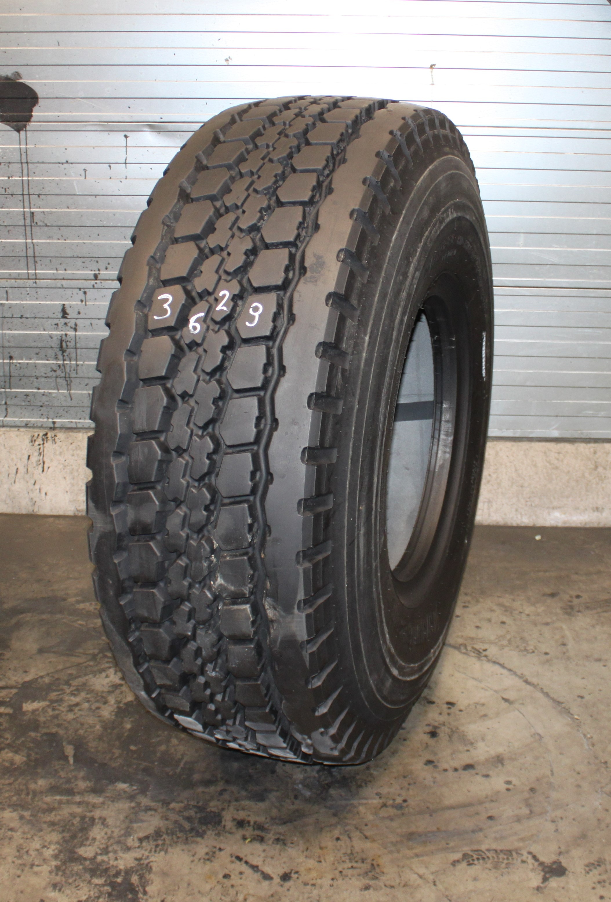 525/80R25 USED BRIDGESTONE VHS ** TL 30MM 96% NO REP 3629 | Heuver