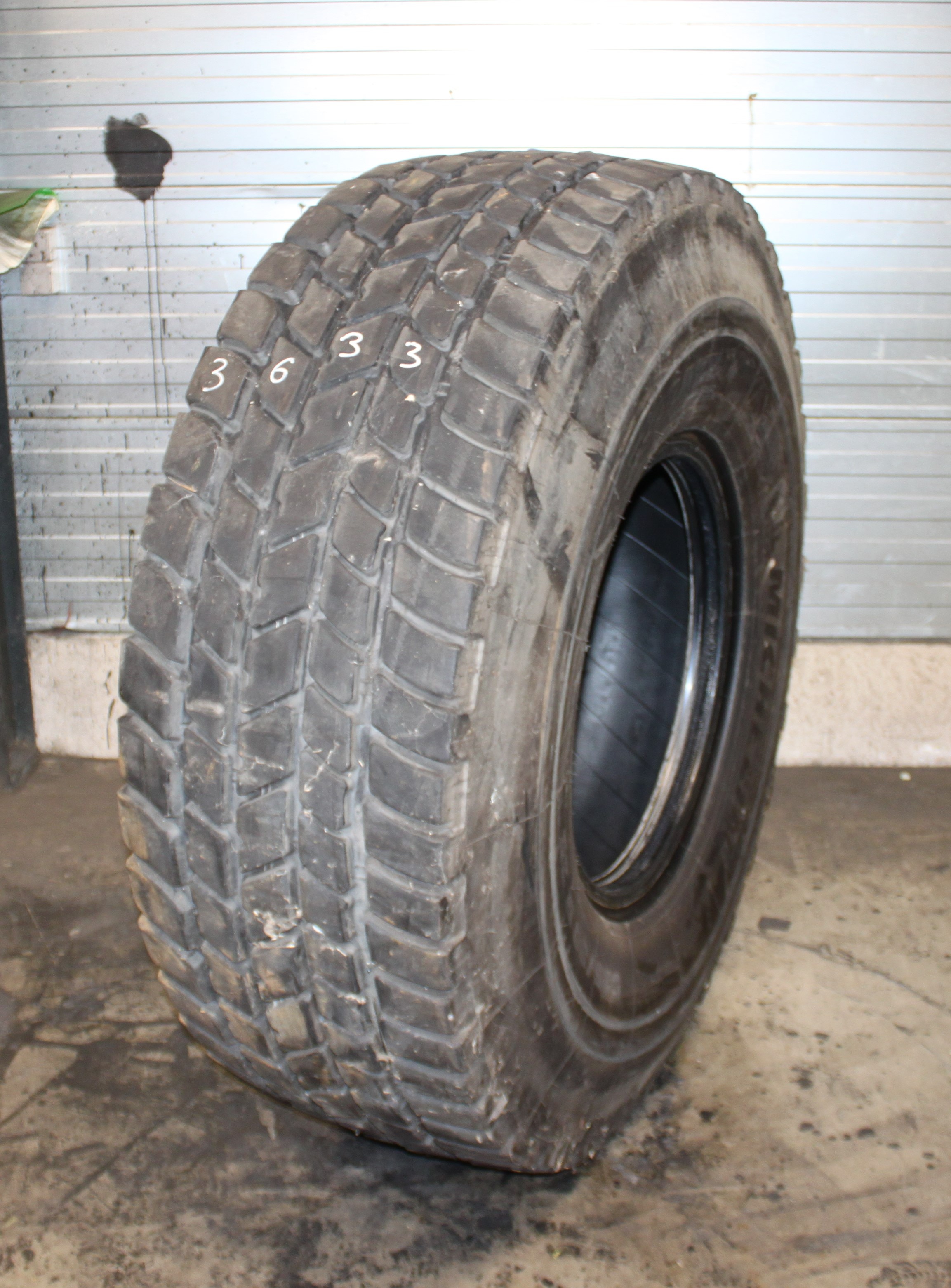 525/80R25 USED MICHELIN X CRANE+ E-2 TL 19MM 67% NO REP 3633 | Heuver