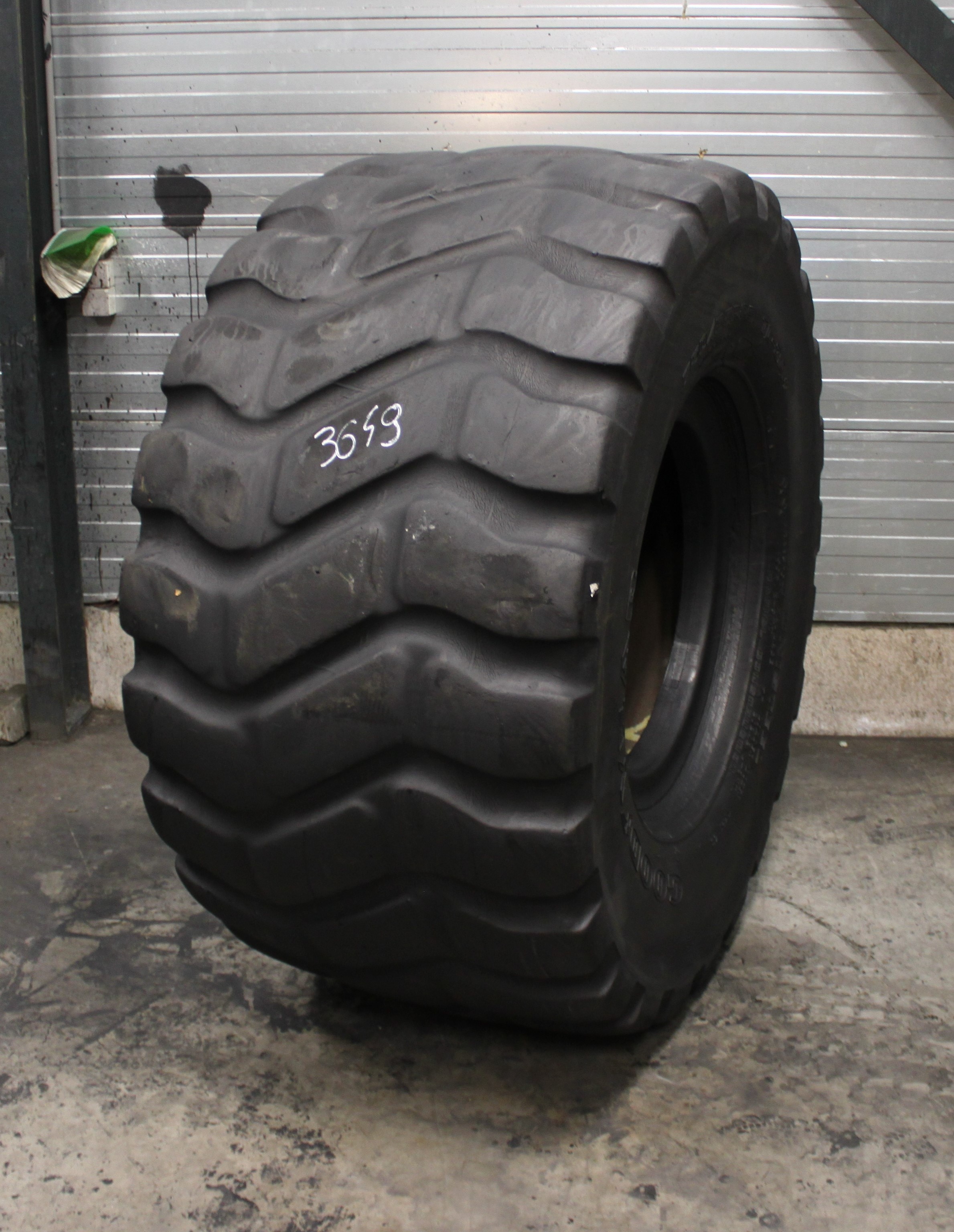 750/65R25 USED GOODYEAR TL-3A+ 202A2 ** E-3/L-3 TL 16MM 34% COSM REP 3649 | Heuver