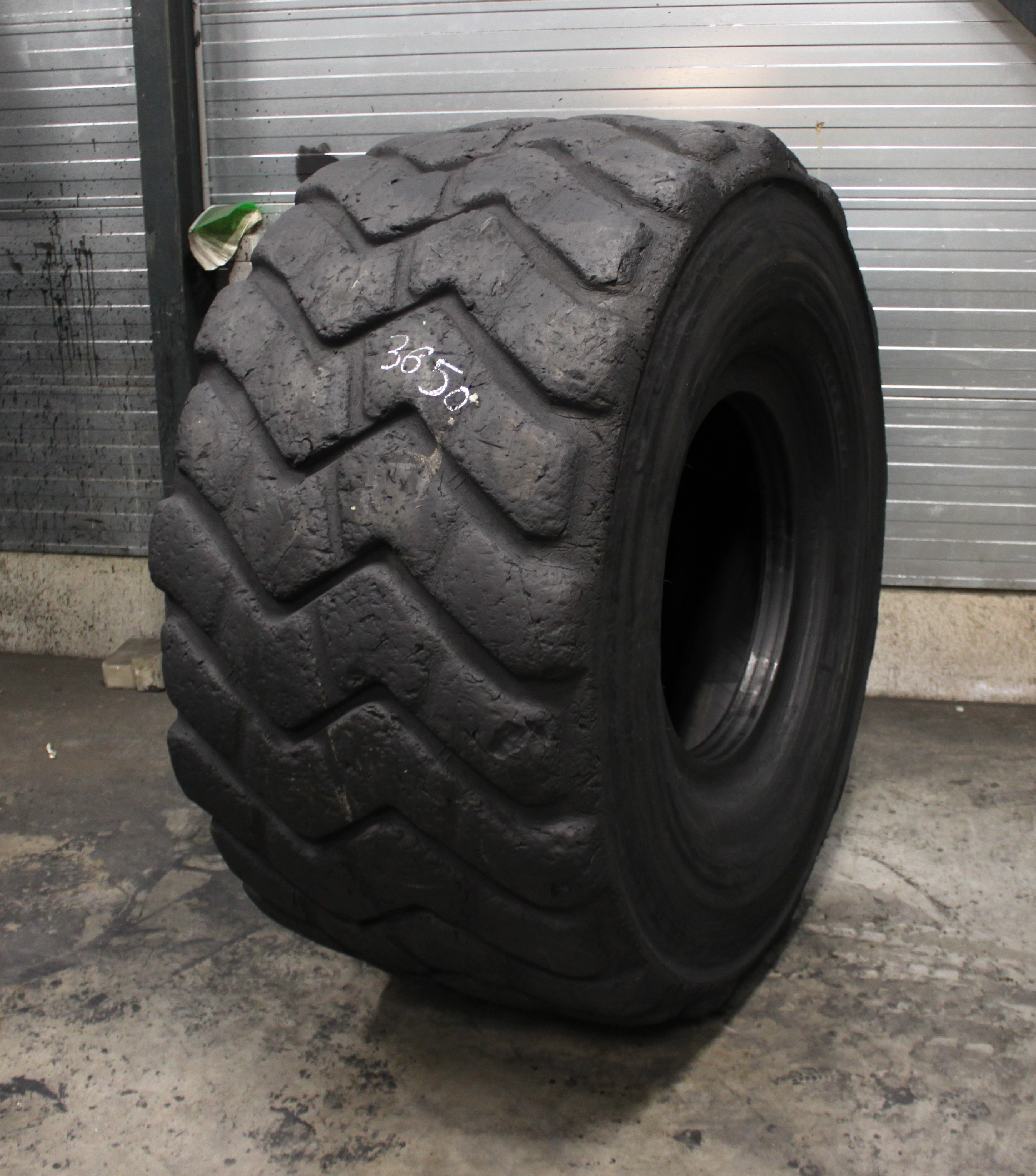 750/65R25 USED MICHELIN XAD 65-1 SUPER ** E-3 TL 18MM 41% COSM REP 3650 | Heuver