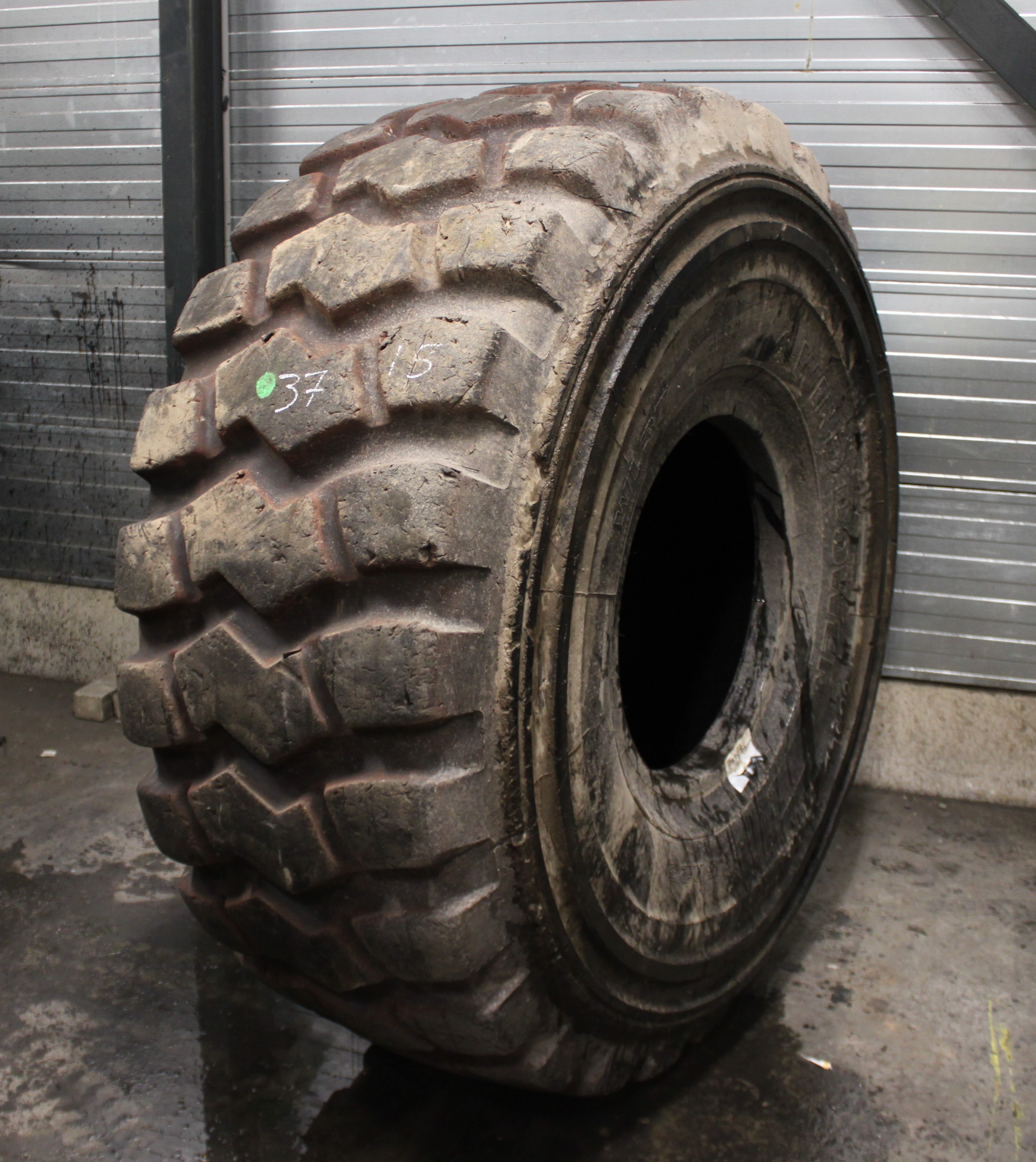 26.5R25 USED WINDPOWER WL37 ** L-3 TL 34MM 74% 2 REP 3715 | Heuver