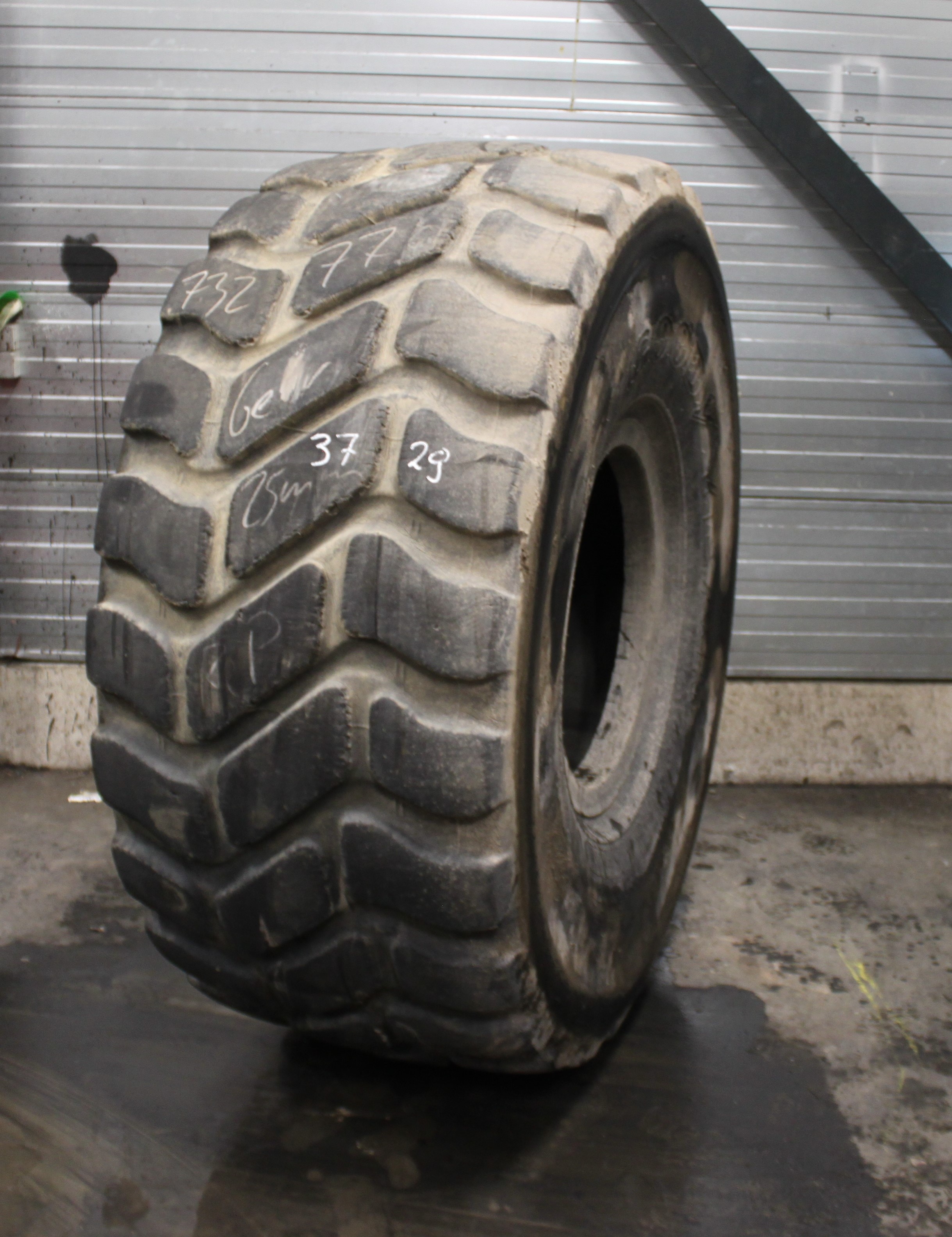 26.5R25 USED GOODYEAR TL-3A+ E-3/L-3 TL 25MM 53% NO REP 3729 | Heuver