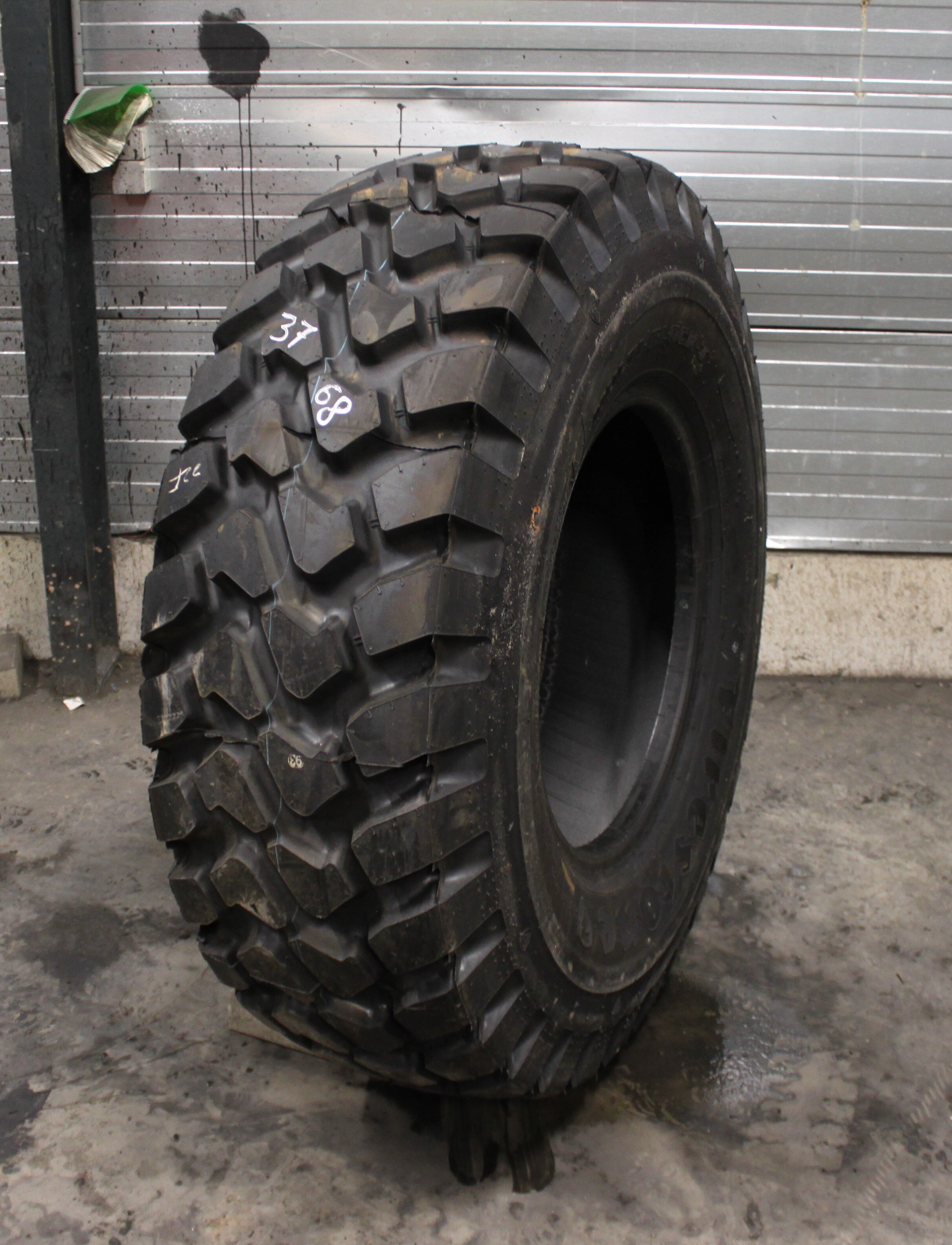 17.5R25 USED FIRESTONE MULTI BLOCK T 167B ** E-3/L-3 TL 29MM 99% NO REP ...