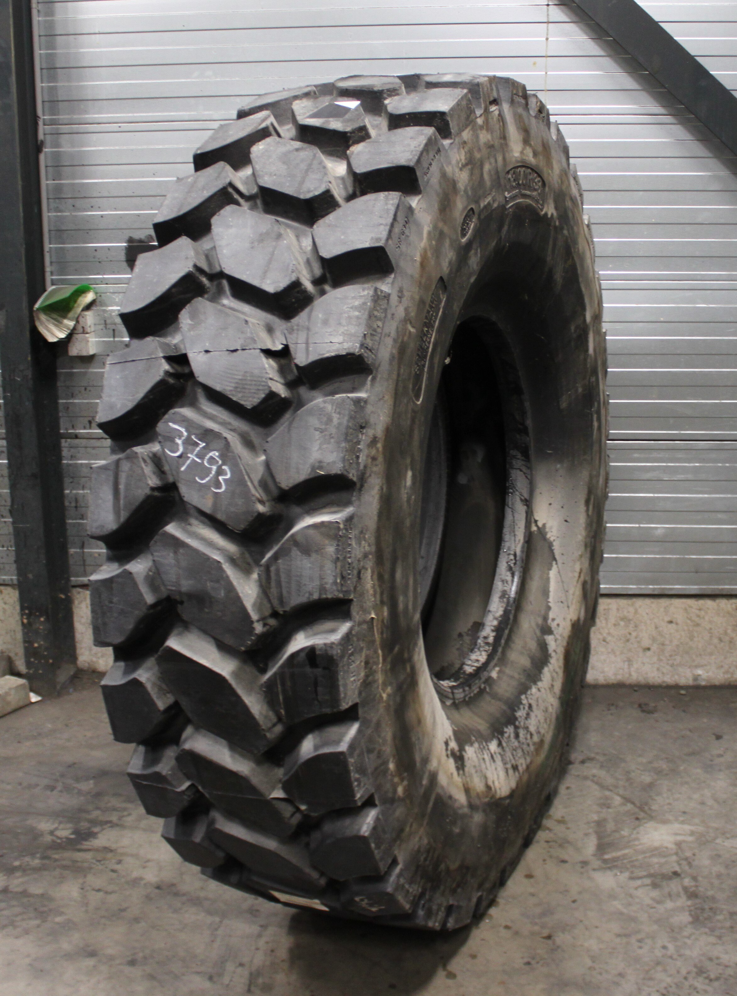 18.00R33 USED SCHELKMANN SR-63D 54MM 99% REMOULD 3793 | Heuver