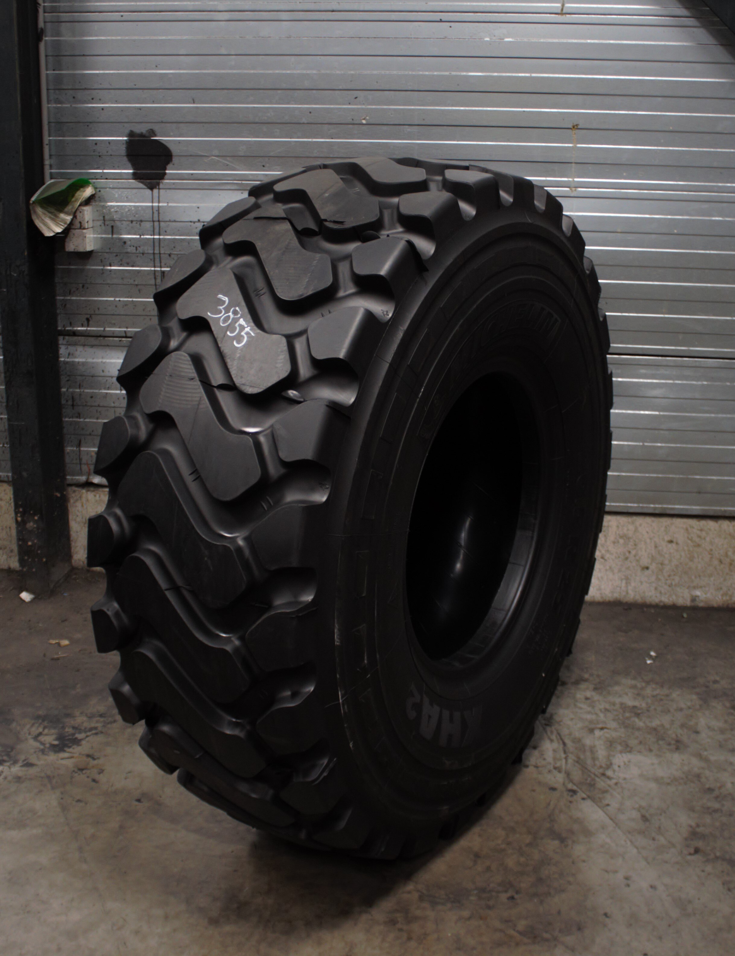 20.5R25 USED MICHELIN XHA2 186A2 * L-3 TL 33MM 99% NO REP 3855 | Heuver