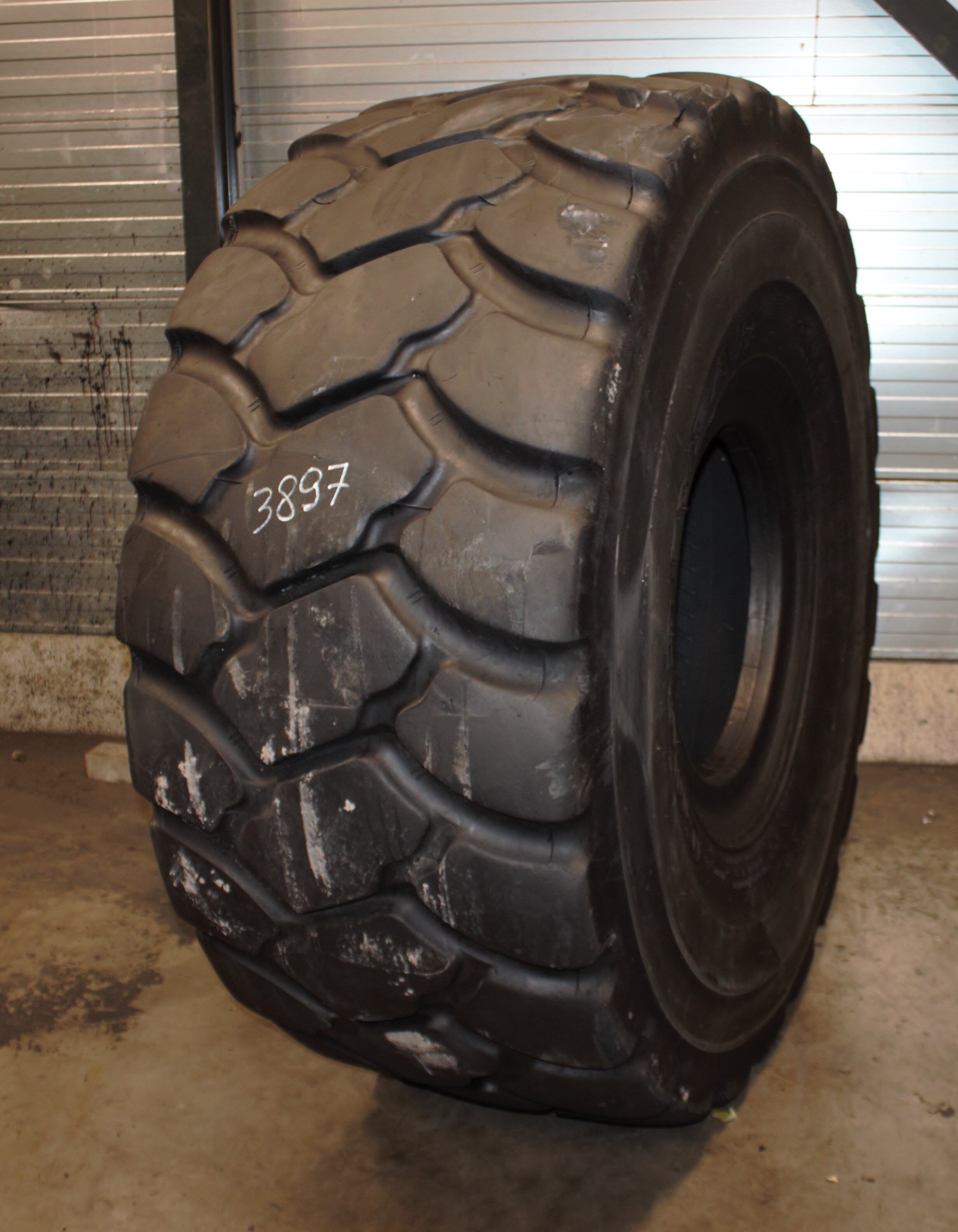 29.5R25 USED GOODYEAR RT-3B ** L-3 TL 24MM 54% NO REP 3897 | Heuver