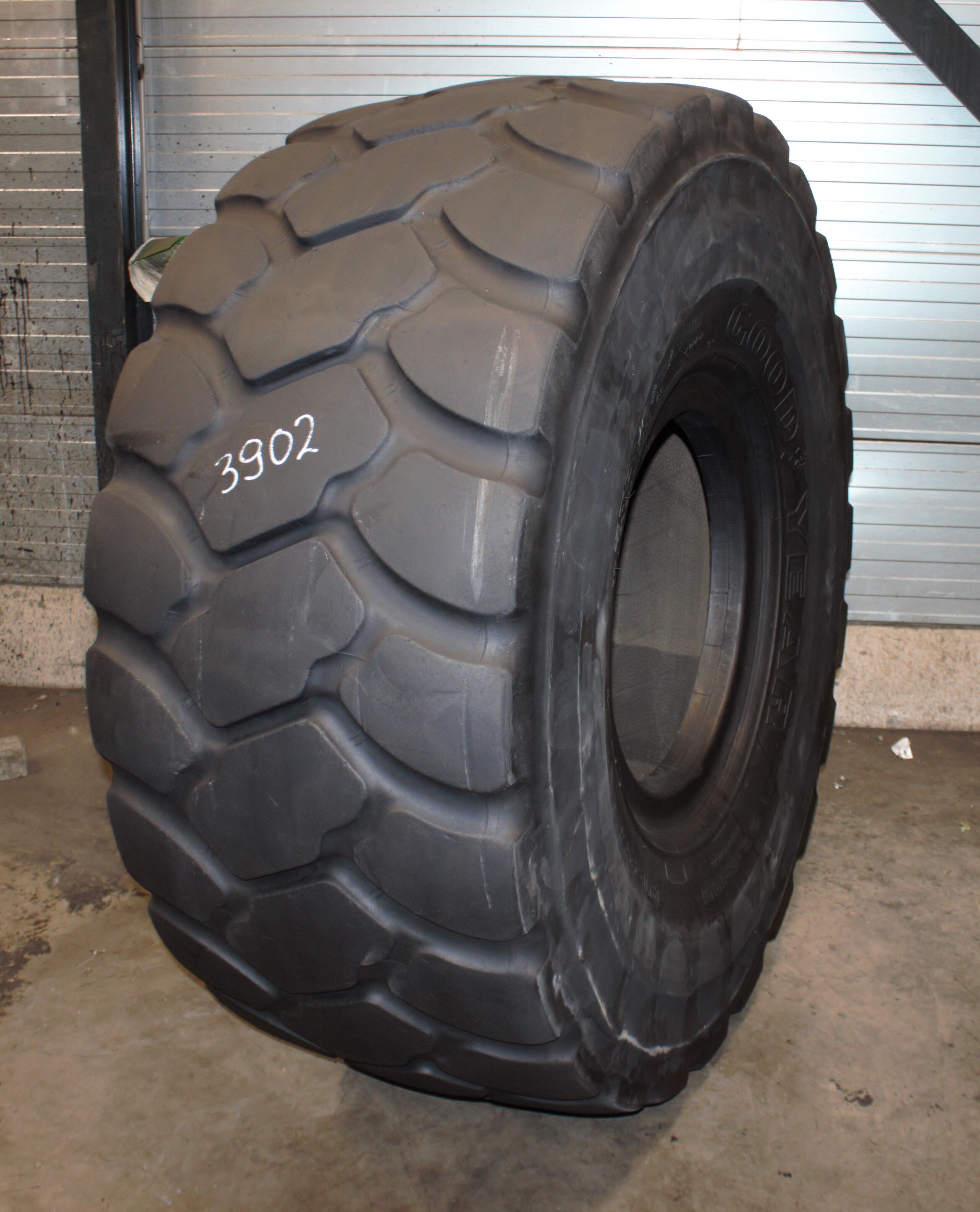 26.5R25 USED GOODYEAR RT-3B ** L-3 TL 18MM 45% 1 REP + COSM REP 3902 ...