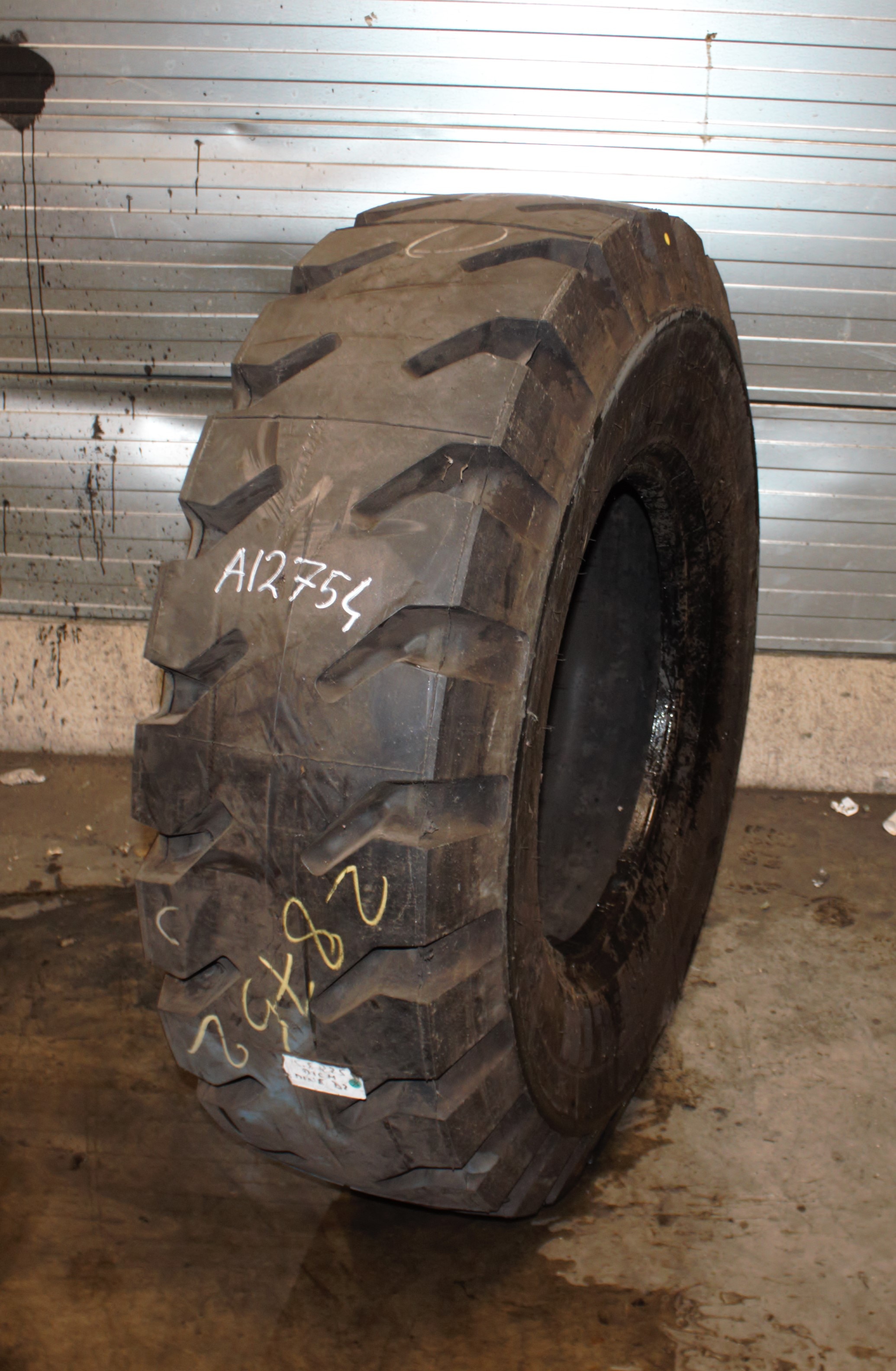 15.5R25 USED MICHELIN X MINE D2 A2 * L-5 TL 60MM = 100% (DOT17) NO ...