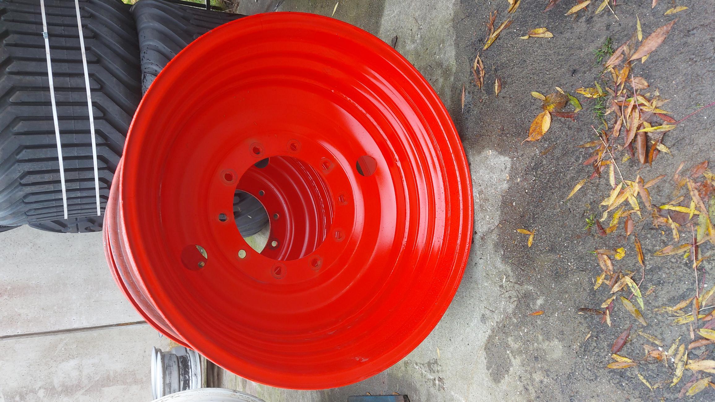 18-30 WHEEL USED CLAAS RED 281-335-10 Ø24 ET20 V8375 VAST 1 KANT GELAST ...